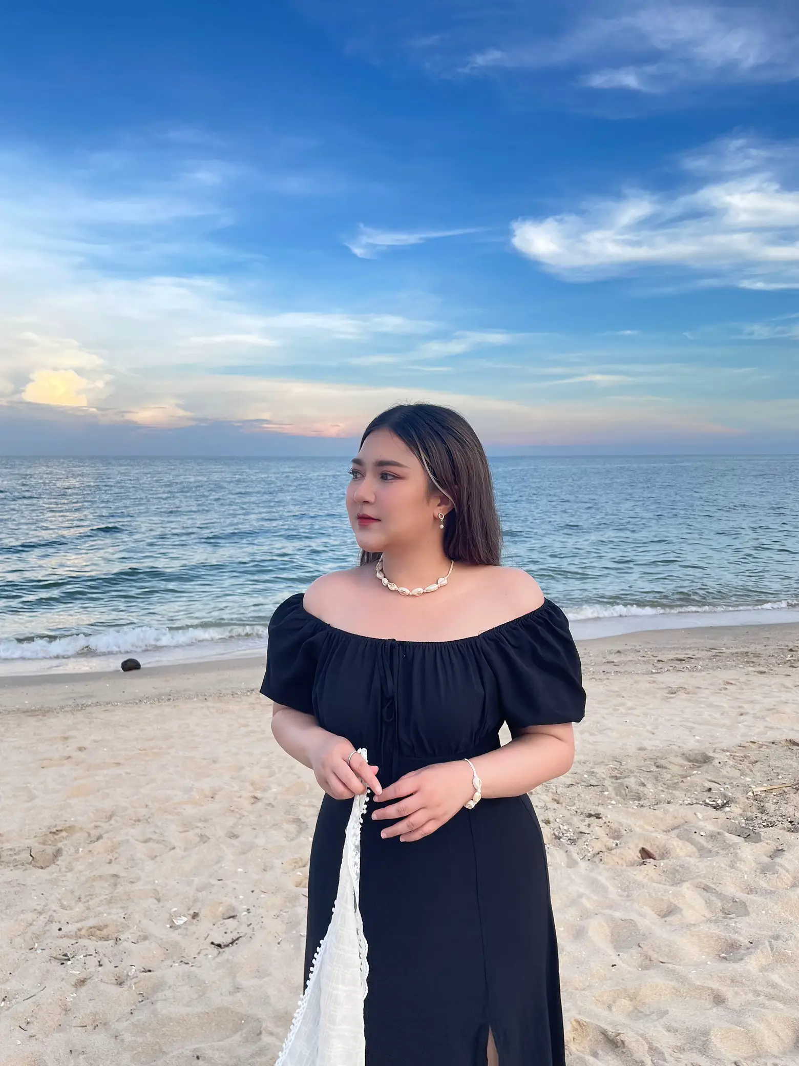 แชร์ไอเดีย ถ่ายรูปริมทะเล ฉบับสาวอวบ | แกลเลอรีที่โพสต์โดย Rawin B. | Lemon8