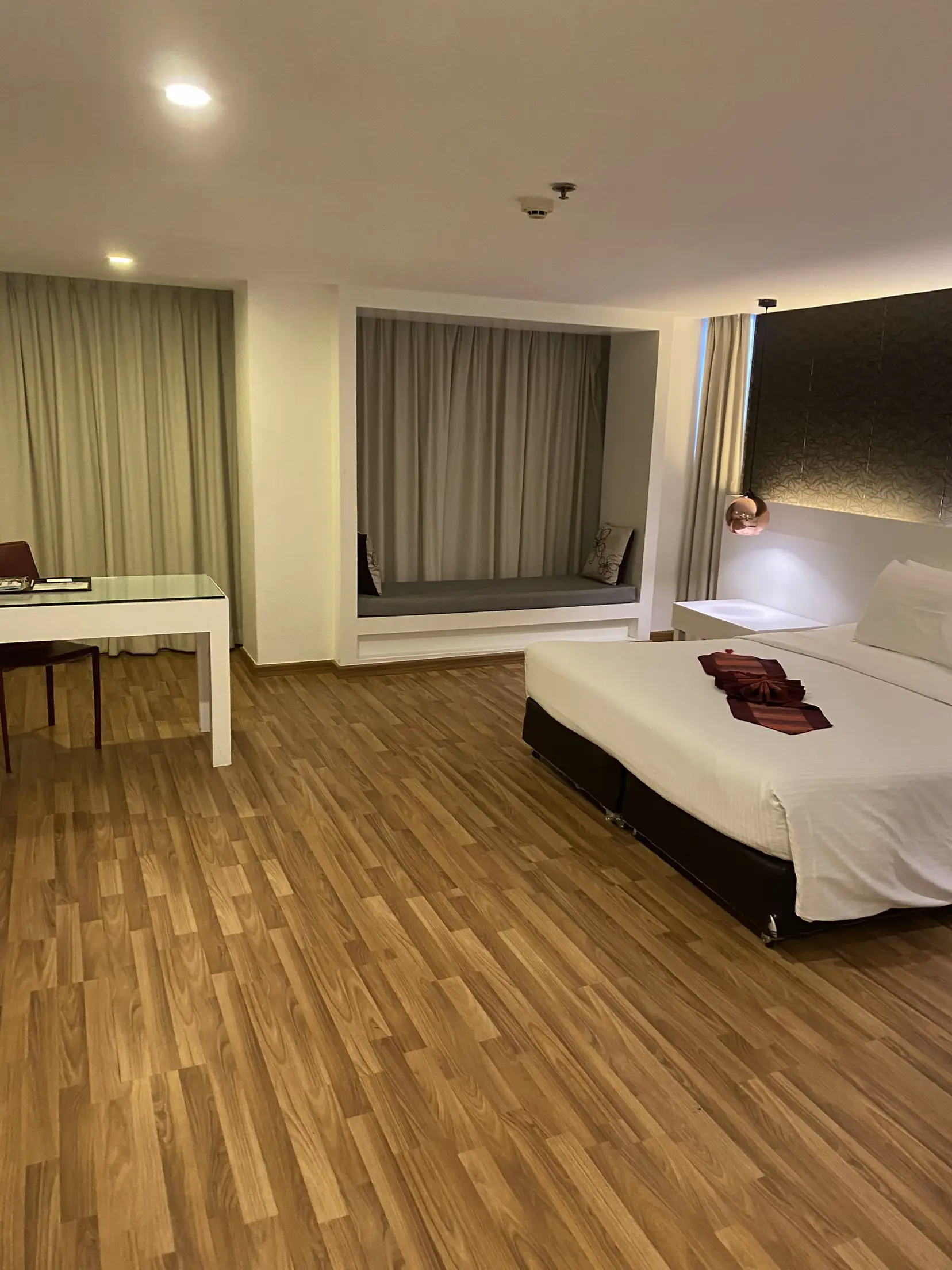 9 staycation ในกรุงเทพ สะกิดแฟนไปกันนน🥰 | แกลเลอรีที่โพสต์โดย Theworldisoutthere | Lemon8