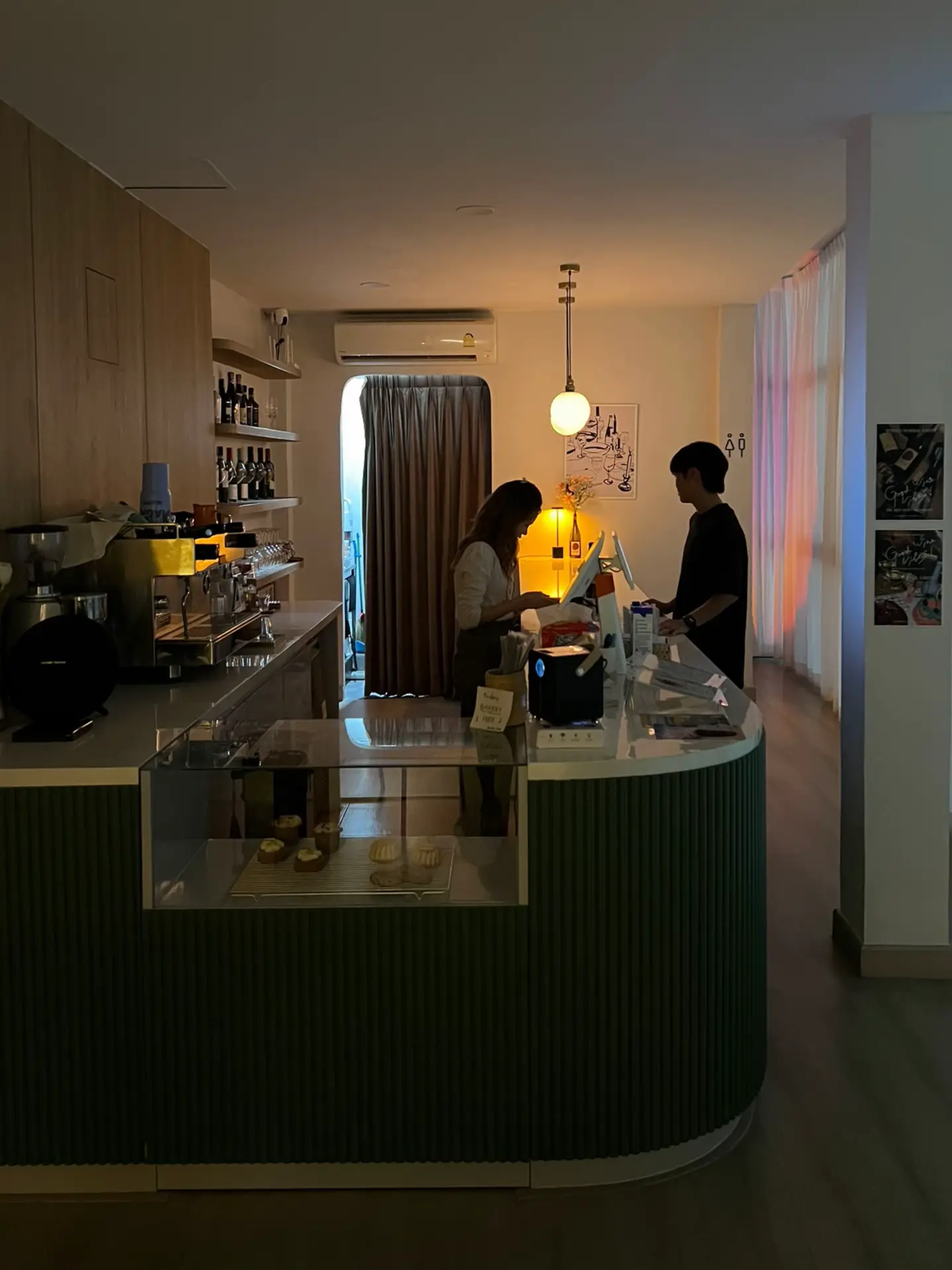 WNL coffee and wine🍾🫗| บาร์ลับย่านศรีราชา | แกลเลอรีที่โพสต์โดย oror | Lemon8