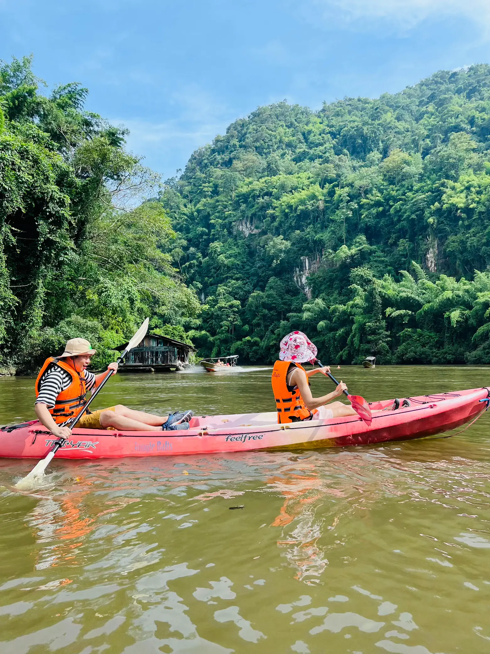 Rever Kwai Resotel-กาญจนบุรี | แกลเลอรีที่โพสต์โดย Ruethaithip K🫧 | Lemon8