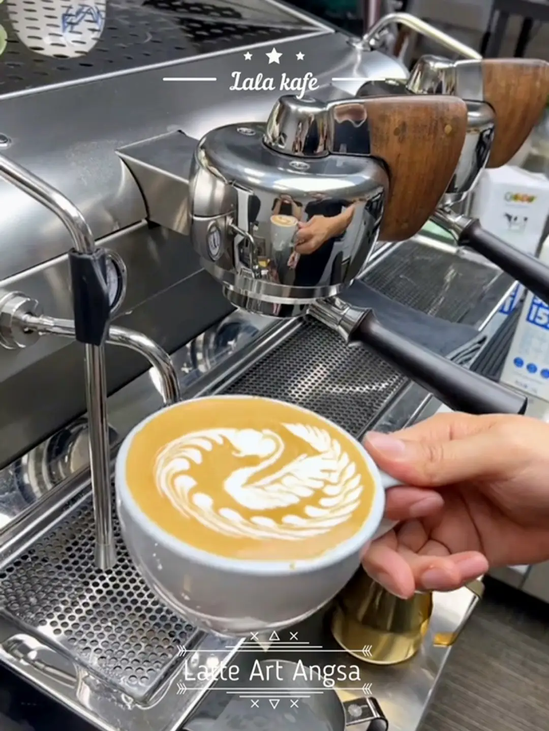 ☕️Putaran latte Ary angsa🌀 | Video dipublikasikan oleh Lala Kafe | Lemon8