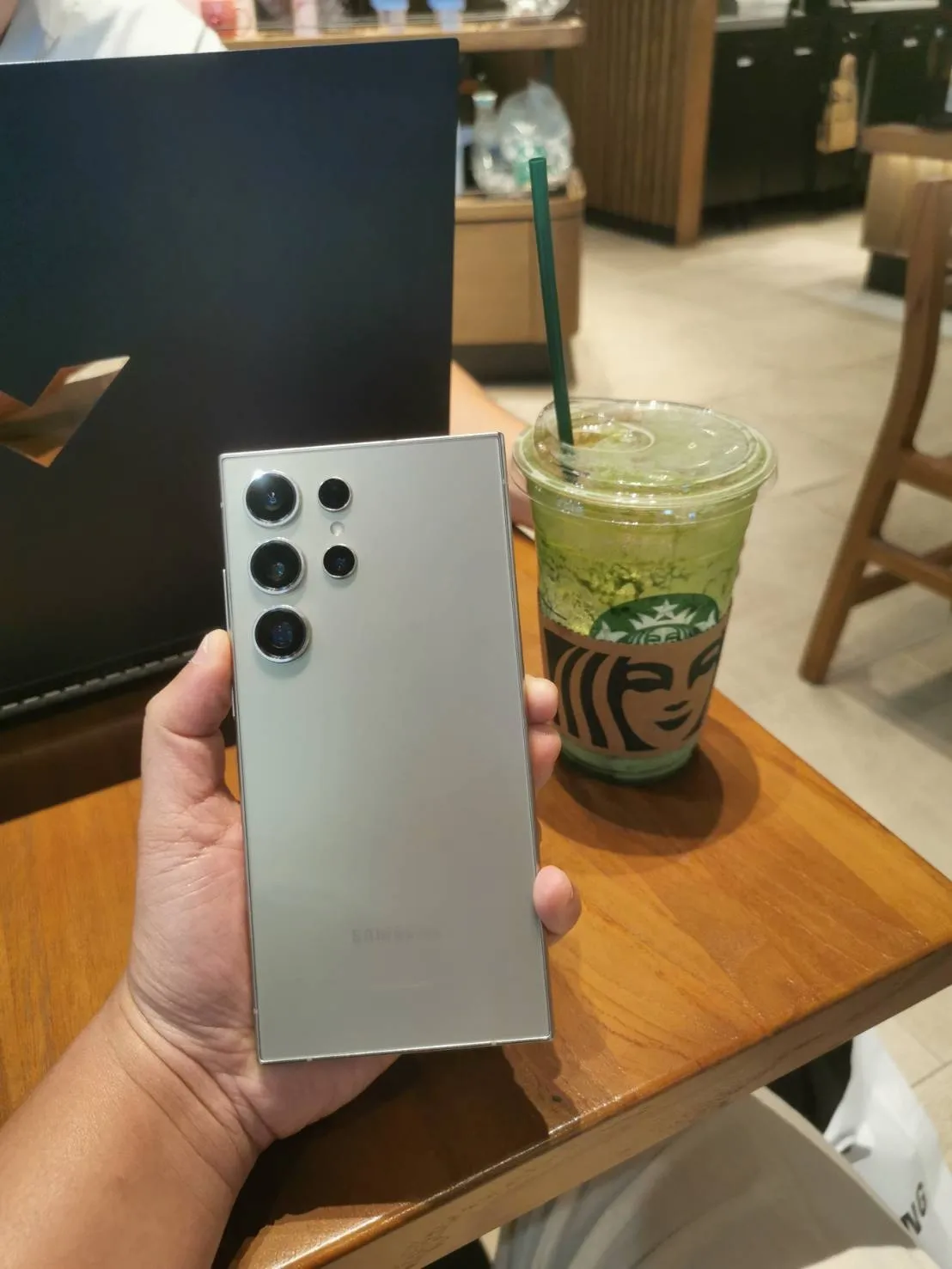 นี่หรือ S24Ultra ที่หนูอยากได้ 😍😍 | แกลเลอรีที่โพสต์โดย Mynt🌱 | Lemon8