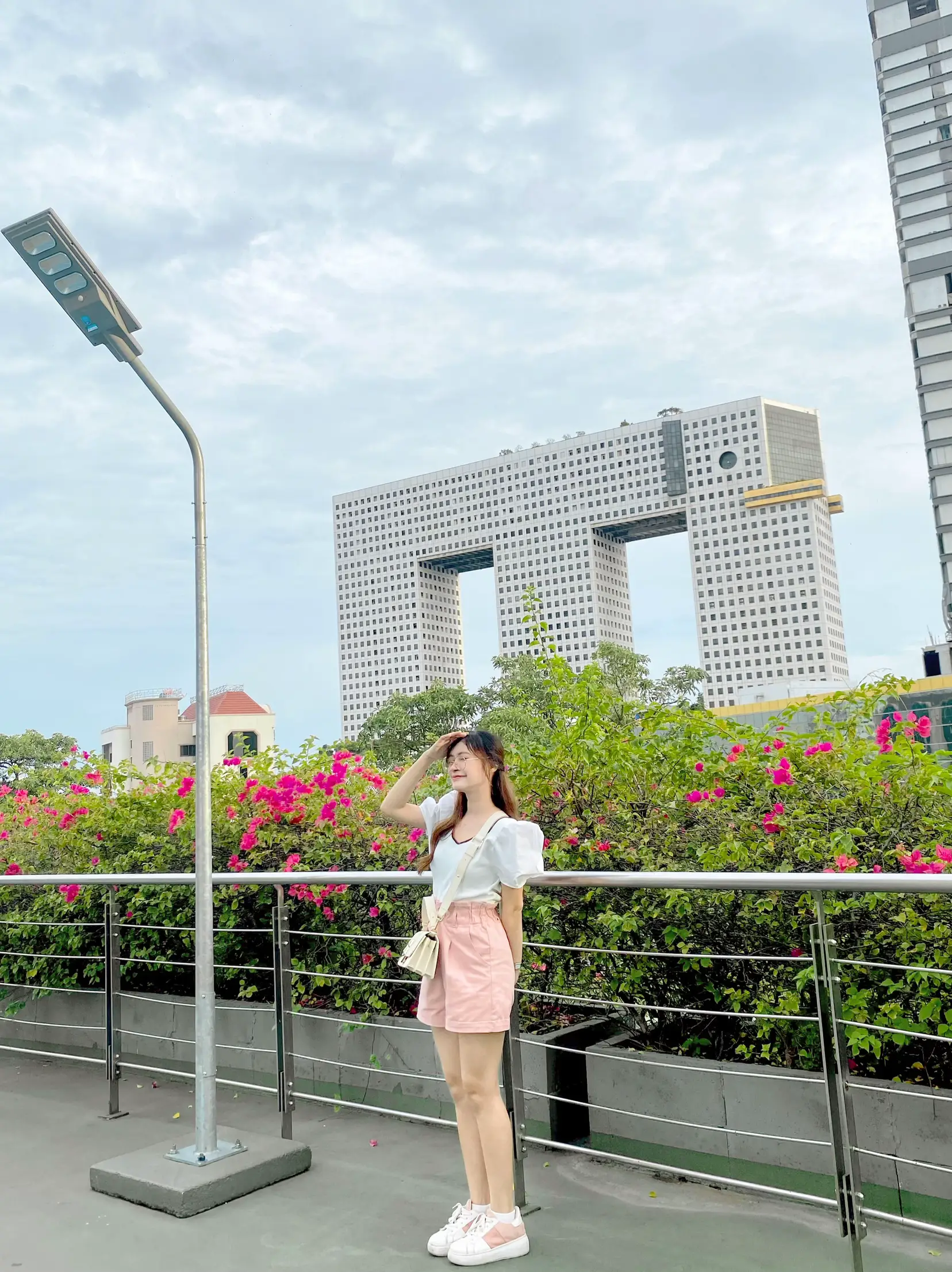 ถ่ายรูปกับตึกช้างที่สวนลอยฟ้า @Avenue Ratchayothin | แกลเลอรีที่โพสต์ ...