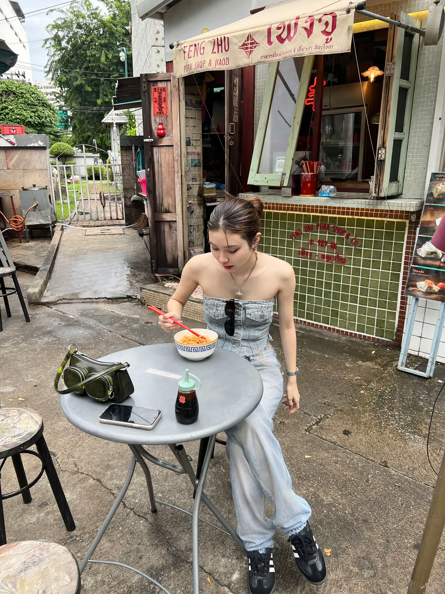 OOTDไปเดินแถวเจริญกรุง |Camelot cafe, Feng Zhu | แกลเลอรีที่โพสต์โดย ...