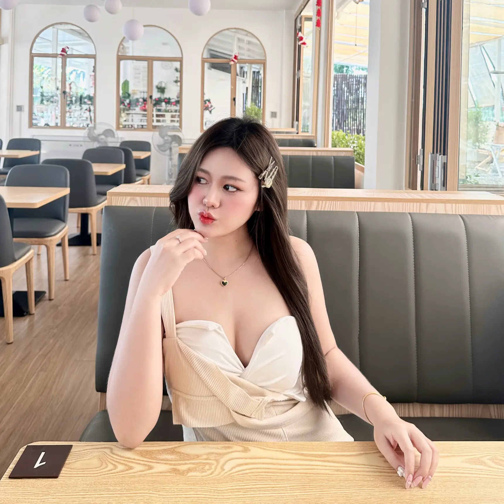 The bunny hut cafe 🛖 | แกลเลอรีที่โพสต์โดย 𝐩𝐚𝐧𝐢𝐭𝐭𝐫𝐚♡ | Lemon8