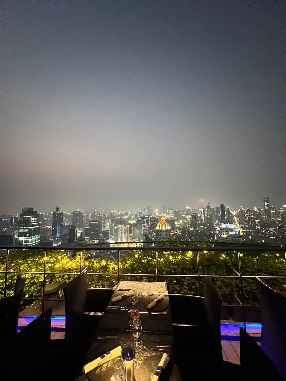 Vertigo & Moon Bar Rooftop | แกลเลอรีที่โพสต์โดย sirizz | Lemon8