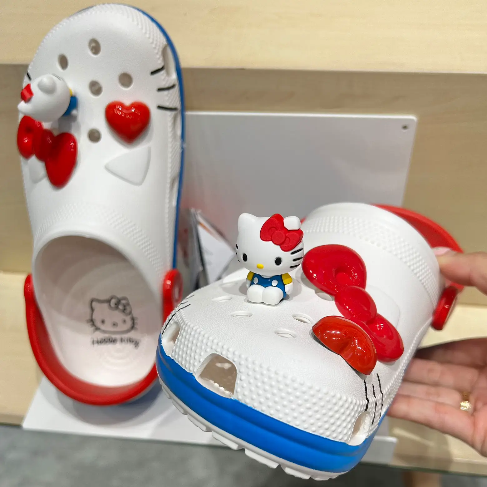 Shopping Crocs x Hello Kitty | Gallery posted by praewsresh | Lemon8