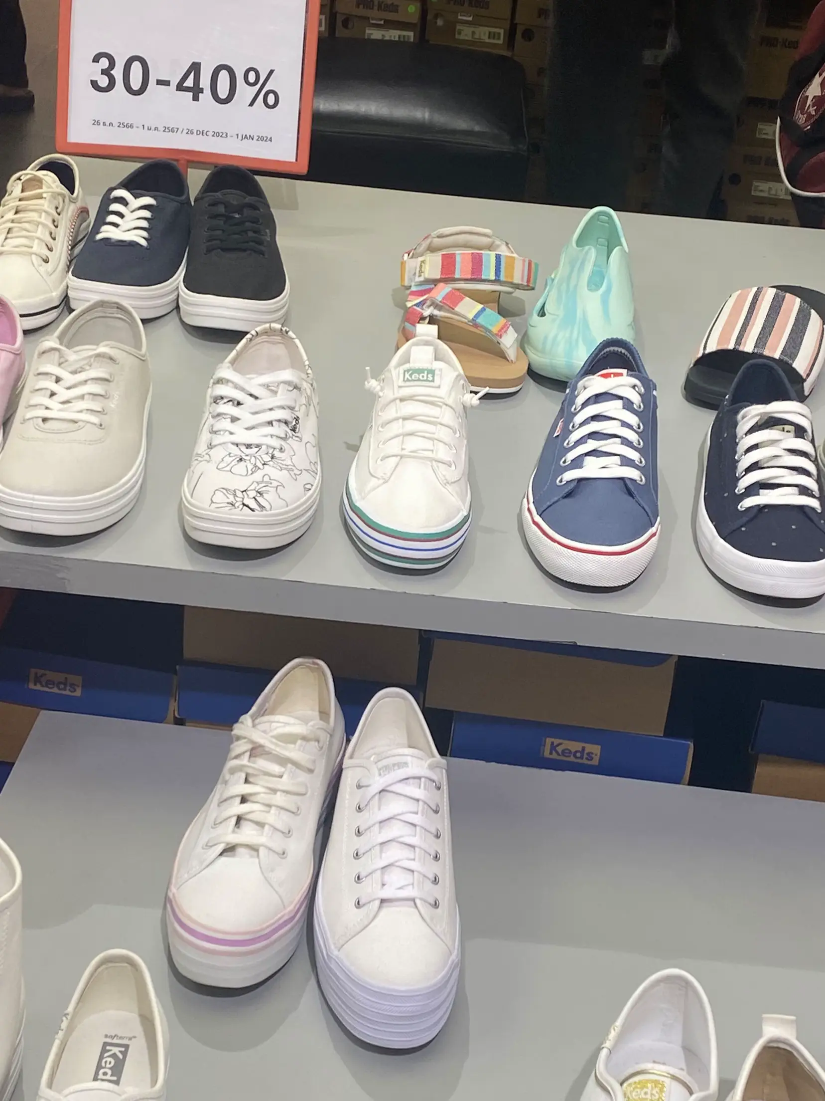 Keds ลดราคาจุกๆ 20 % - 40% คุ้มมาก! | แกลเลอรีที่โพสต์โดย Bumrptb | Lemon8