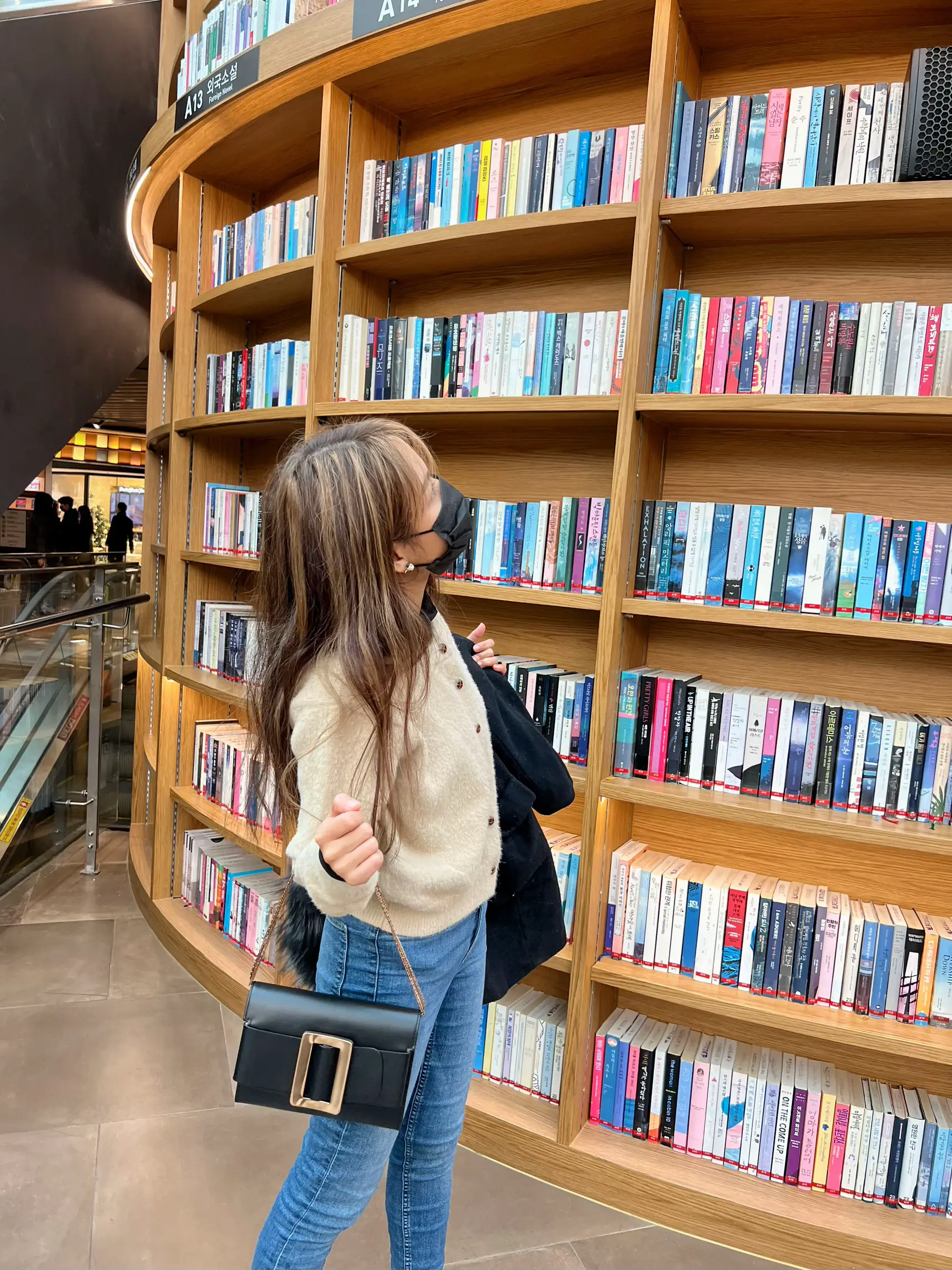 OOTD fight the cold but control the tone 🤎🤍🖤 | Gallery posted by bong ...