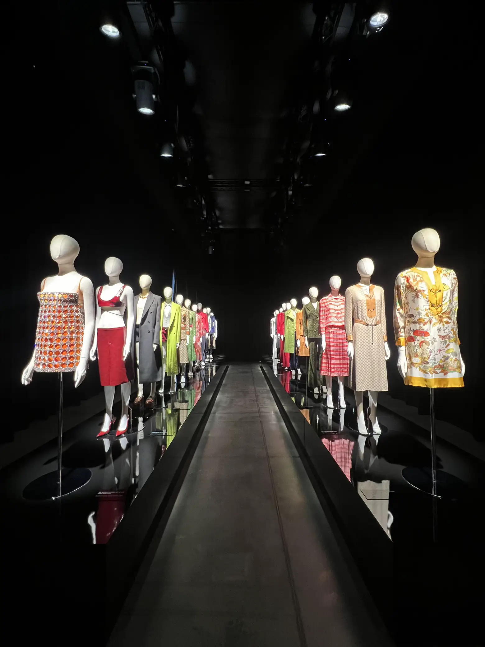ชวนแฟนกุชชีร่วมชมนิทรรศการ Gucci Visions | แกลเลอรีที่โพสต์โดย ...