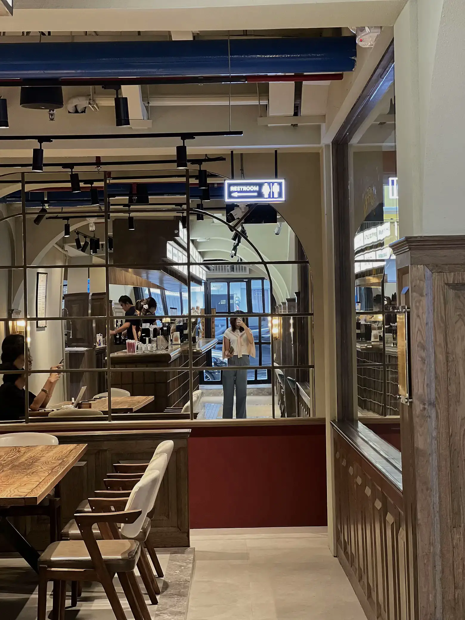 Oasis - คาเฟ่เปิดใหม่สามย่าน • นั่งอ่านหนังสือ/ทำงานเพลินๆ 💌☕️ | แกลเลอ ...