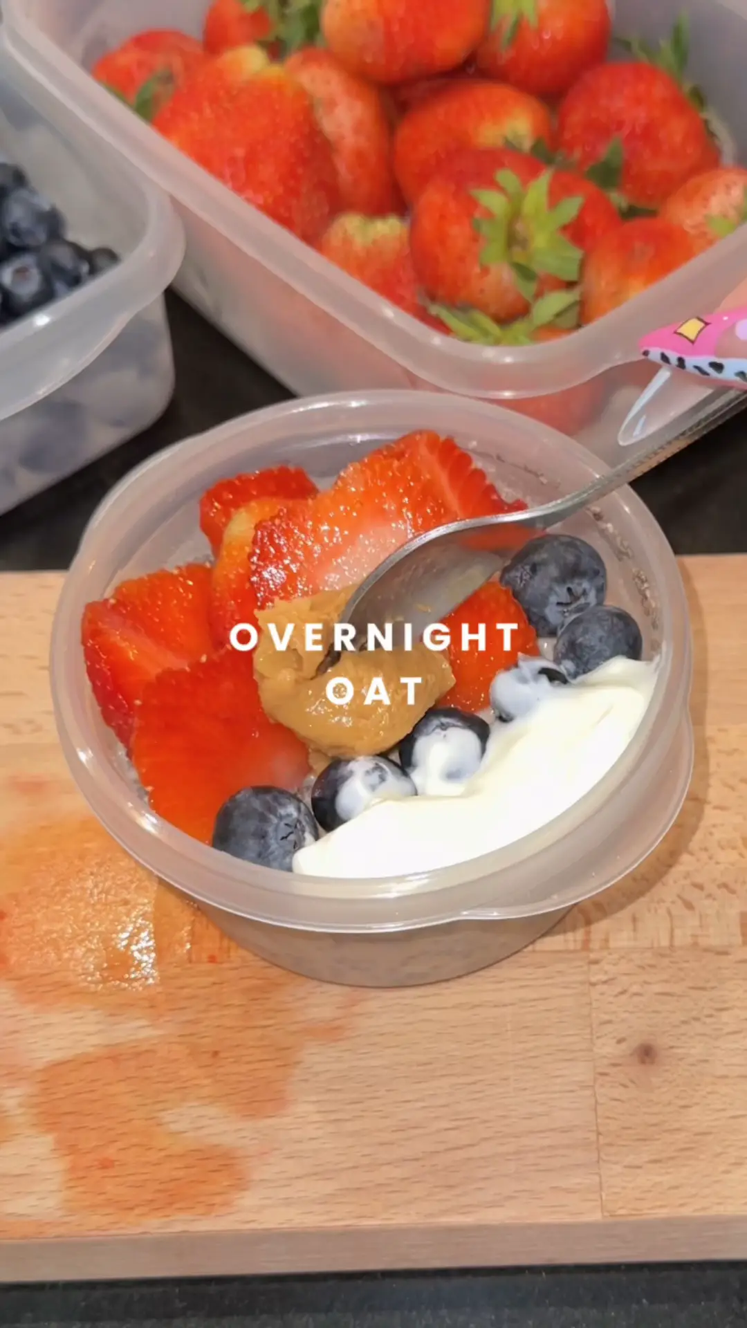 Overnight Oat 🍓🫐 | วิดีโอที่เผยแพร่โดย MYNSTER 💋 | Lemon8