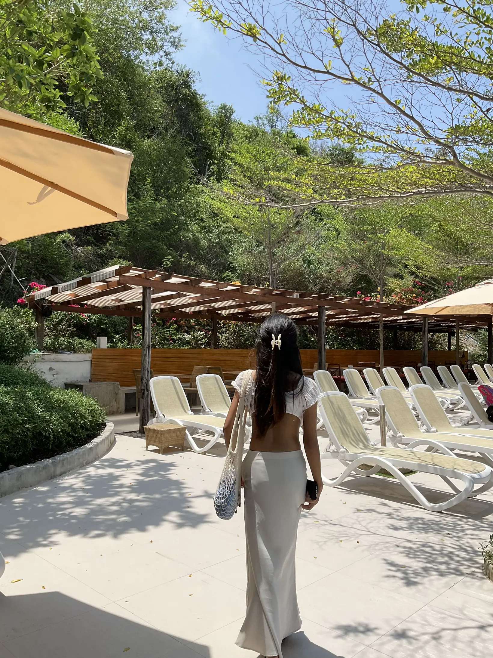 Vibes and outfits 🏖️🥥🌺 | แกลเลอรีที่โพสต์โดย FI LM | Lemon8