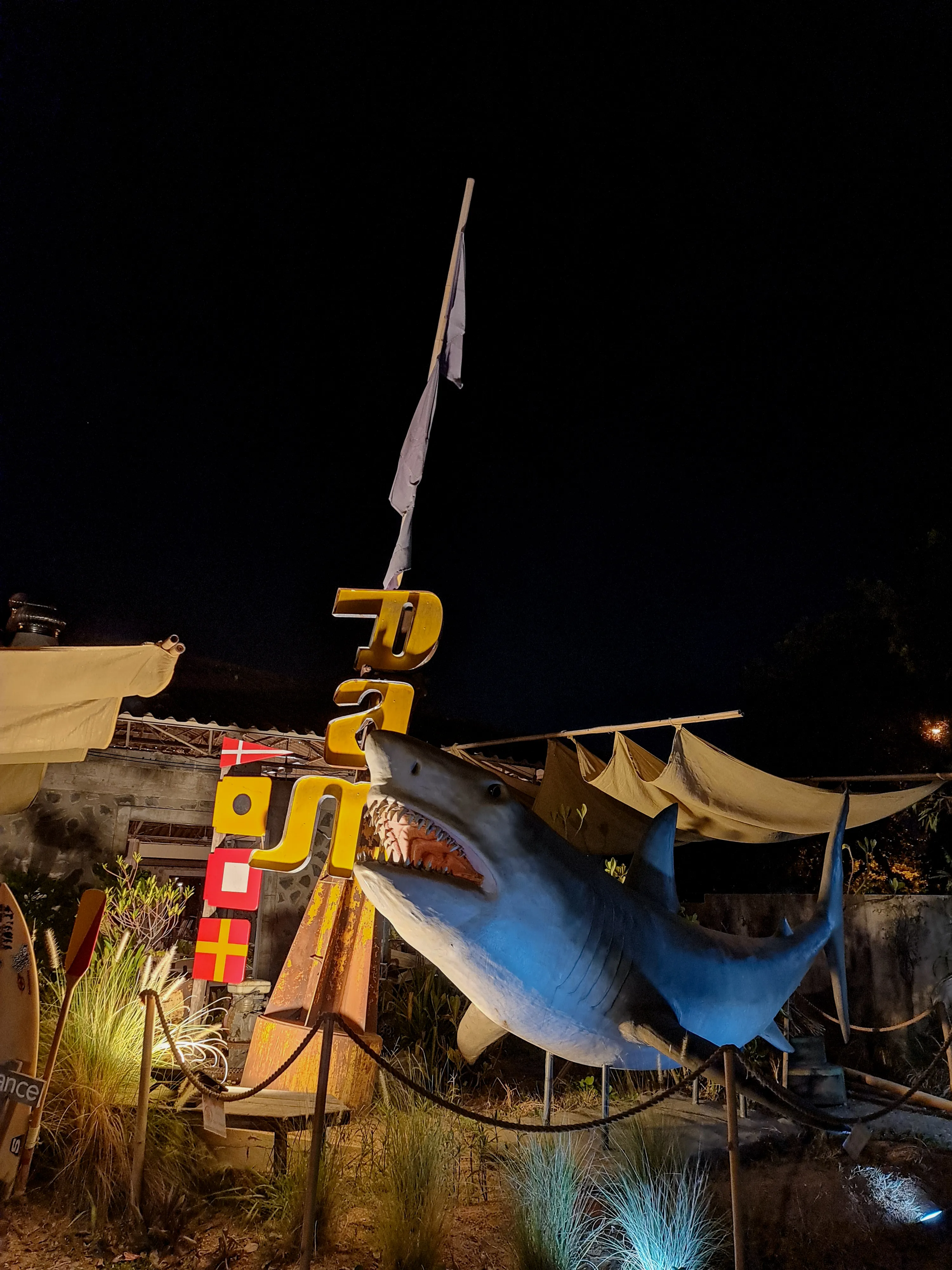 คาเฟ่ริมทะเล vibes ดีเว่อรรรร์🍻🌅 | แกลเลอรีที่โพสต์โดย Noolek Checkin | Lemon8