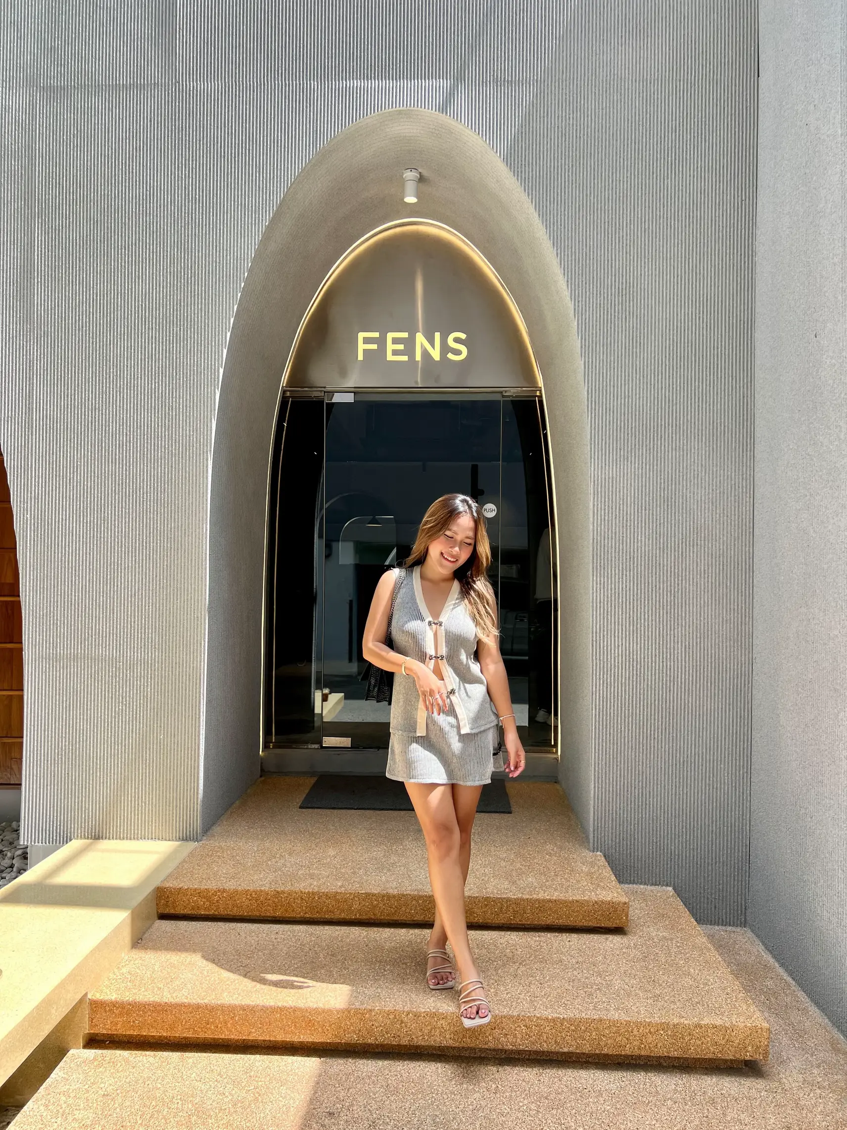 รวมมุมถ่ายรูปสุดฮิตที่ 📍FENS CAFE | แกลเลอรีที่โพสต์โดย bammjii | Lemon8