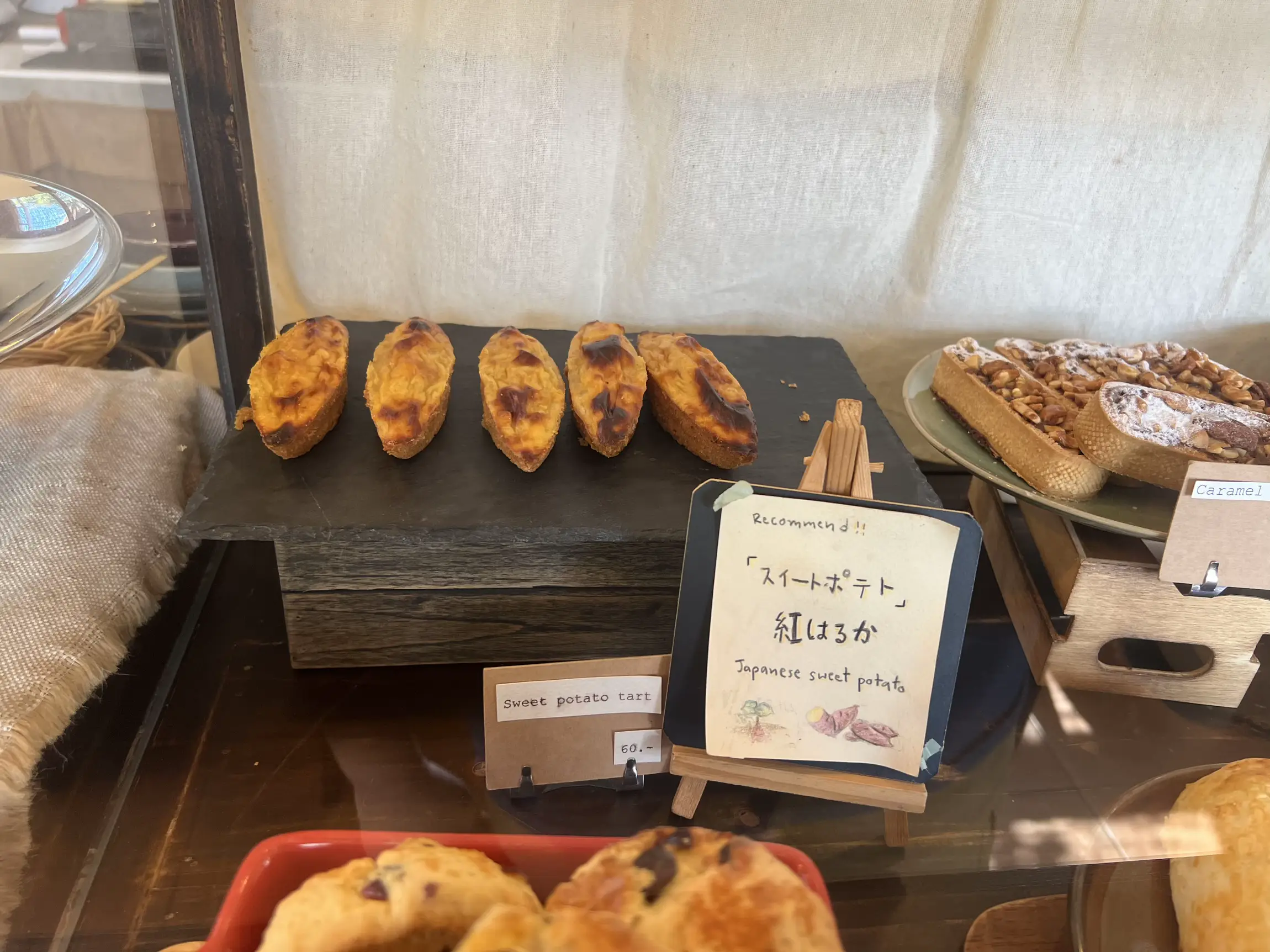 ร้านคาเฟ่มินิมอล อ. เมือง จ. เชียงใหม่ | แกลเลอรีที่โพสต์โดย Jikkie Risa | Lemon8