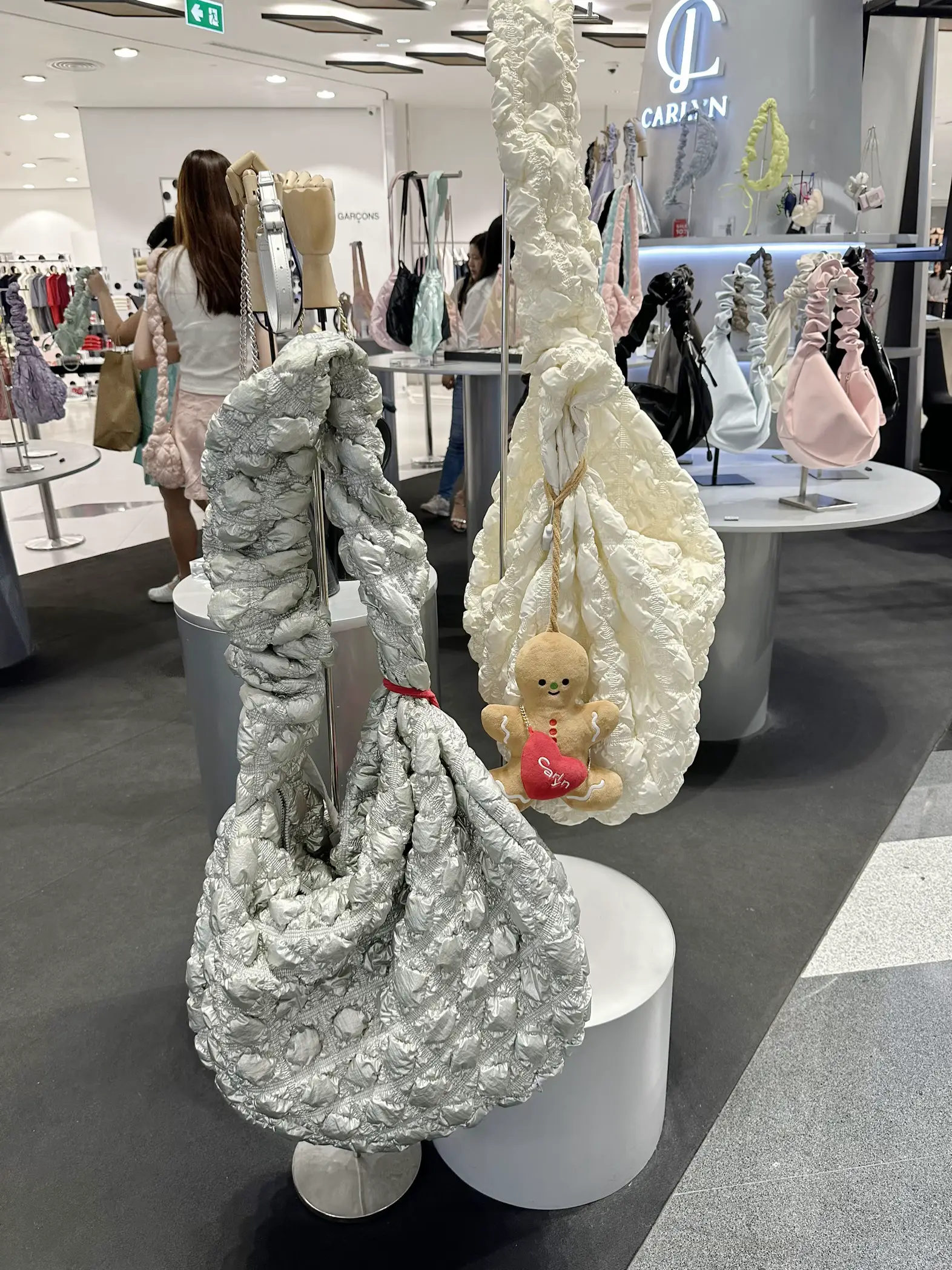 💗อัพเดทกระเป๋า CARLYN คอลใหม่ | แกลเลอรีที่โพสต์โดย Kade.journal🍃 🏻 | Lemon8