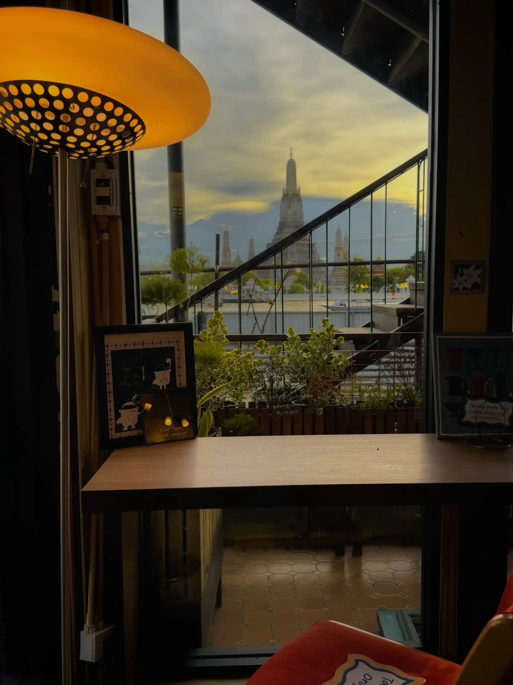 Before Sunset คาเฟ่ไอศครีมมู้ดดีย่านท่าเตียน🍨🌞 | แกลเลอรีที่โพสต์โดย ...