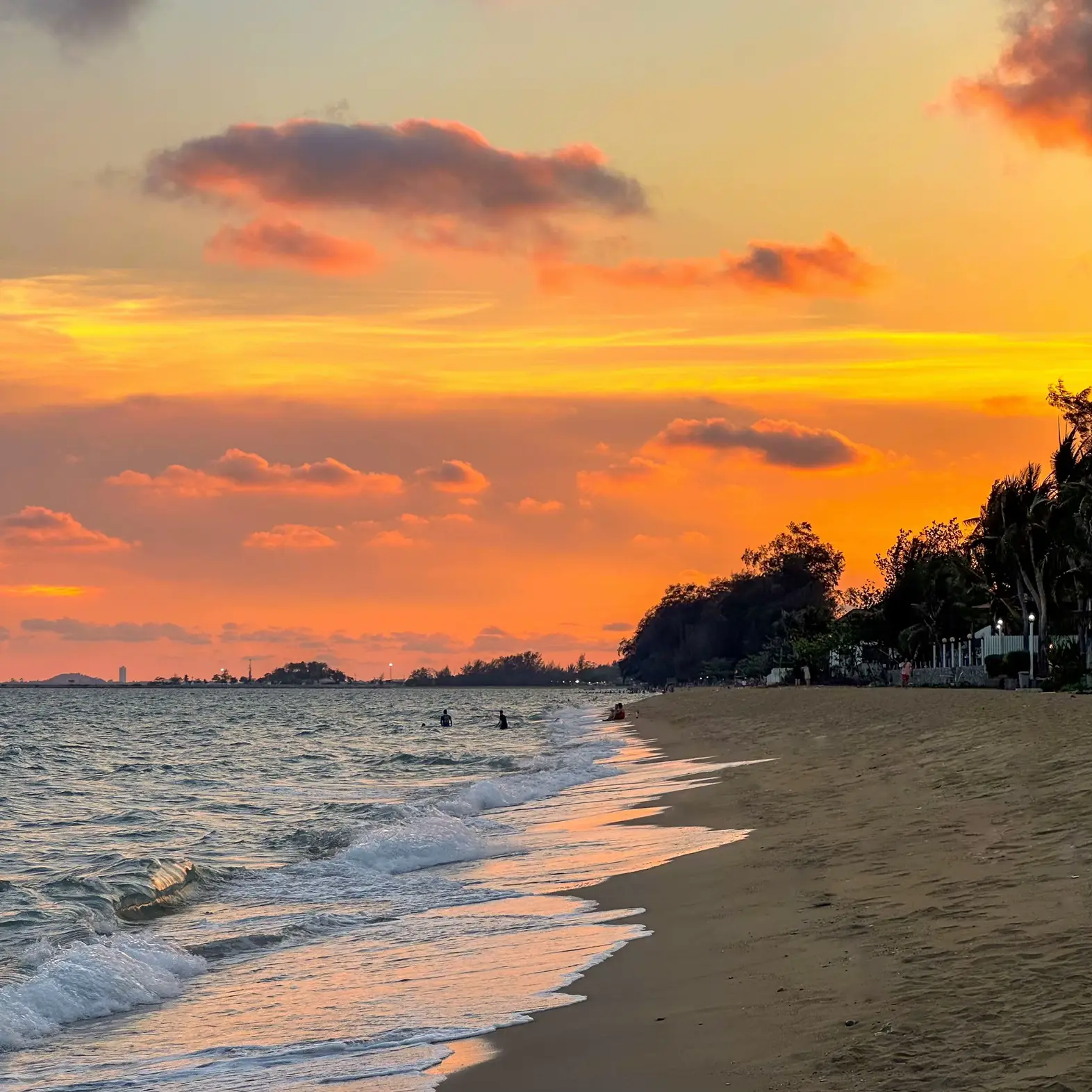 คาเฟ่บีชคลับ #vibeดีมาก | แกลเลอรีที่โพสต์โดย KhunEverywhere | Lemon8