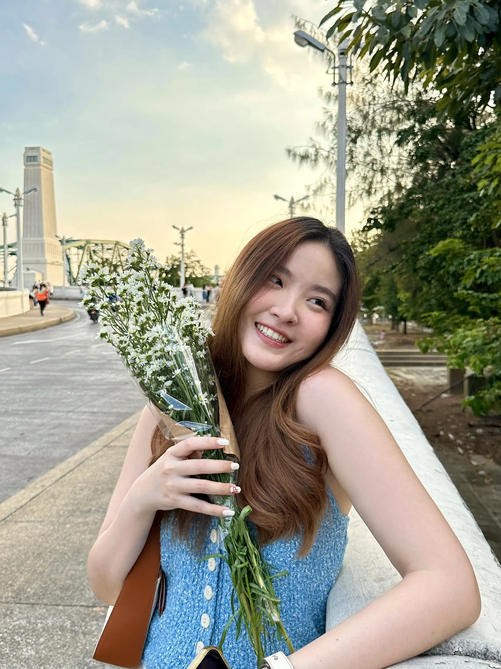 ถ่ายรูปเล่นสะพานพุทธ💐 | แกลเลอรีที่โพสต์โดย Aey Supamas | Lemon8