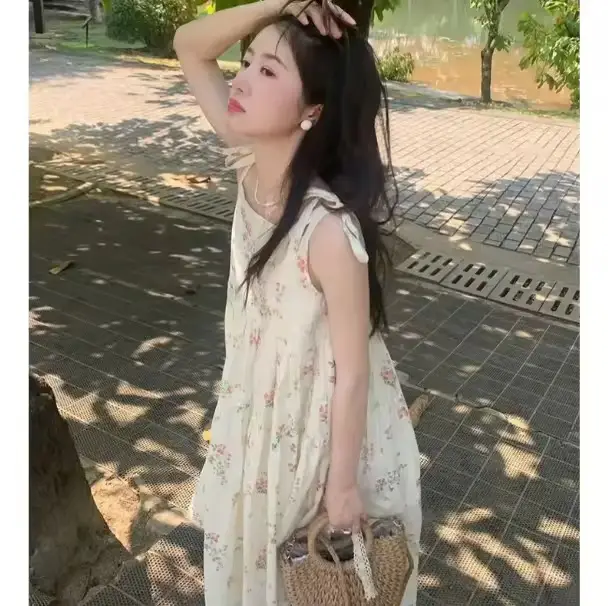 The floral dress is very cute. | Gallery posted by Minimal Muji🧸 | Lemon8