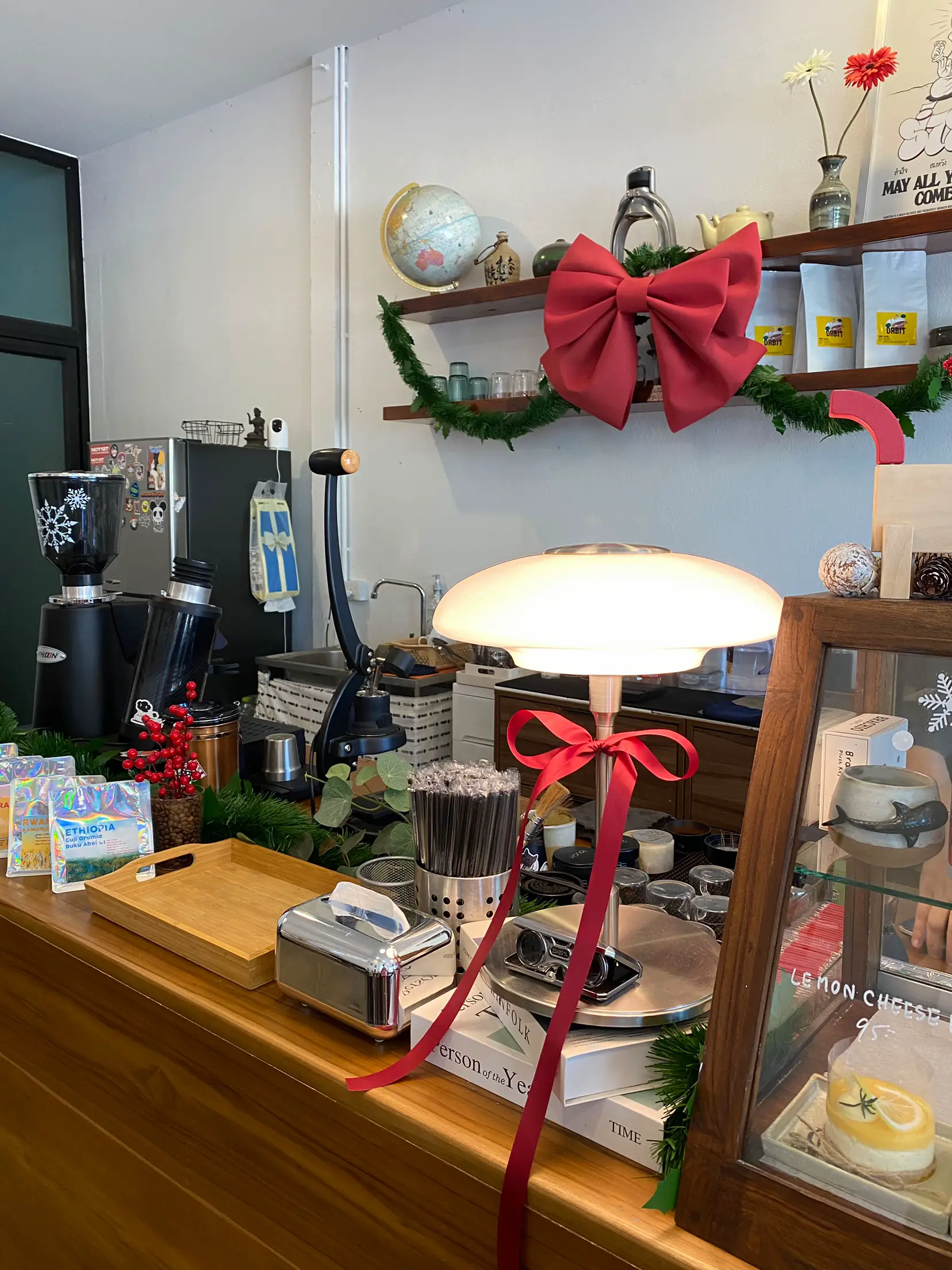 ORBIT HOUSE คาเฟ่เปิดใหม่ ร้านน่ารัก🎄🧸 | แกลเลอรีที่โพสต์โดย Petitetoon ...