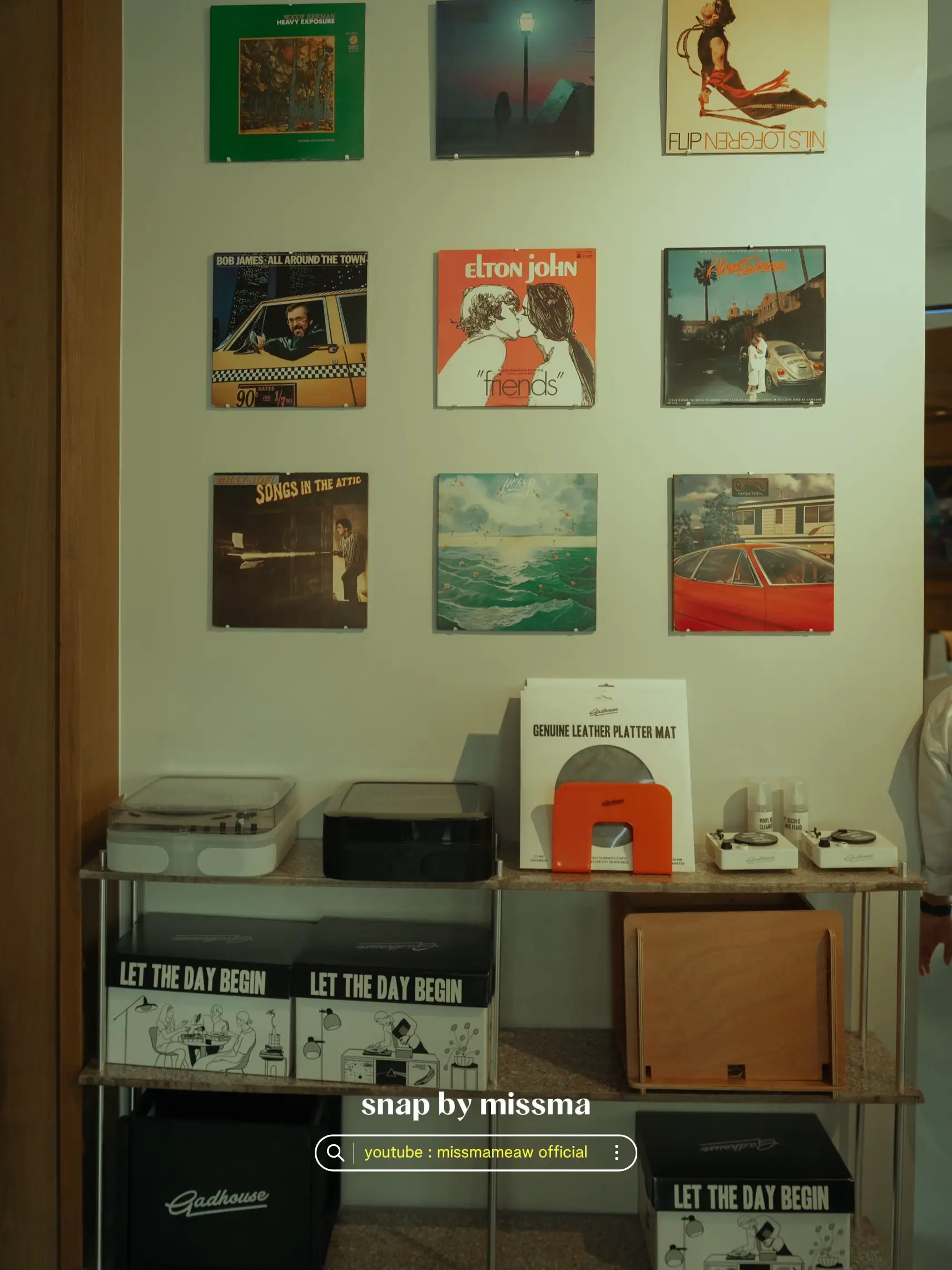 such a small world คาเฟ่ ดูหนัง ฟังเพลง เล่นเกมส์ ครบ | แกลเลอรีที่โพสต์โดย missmameaw | Lemon8