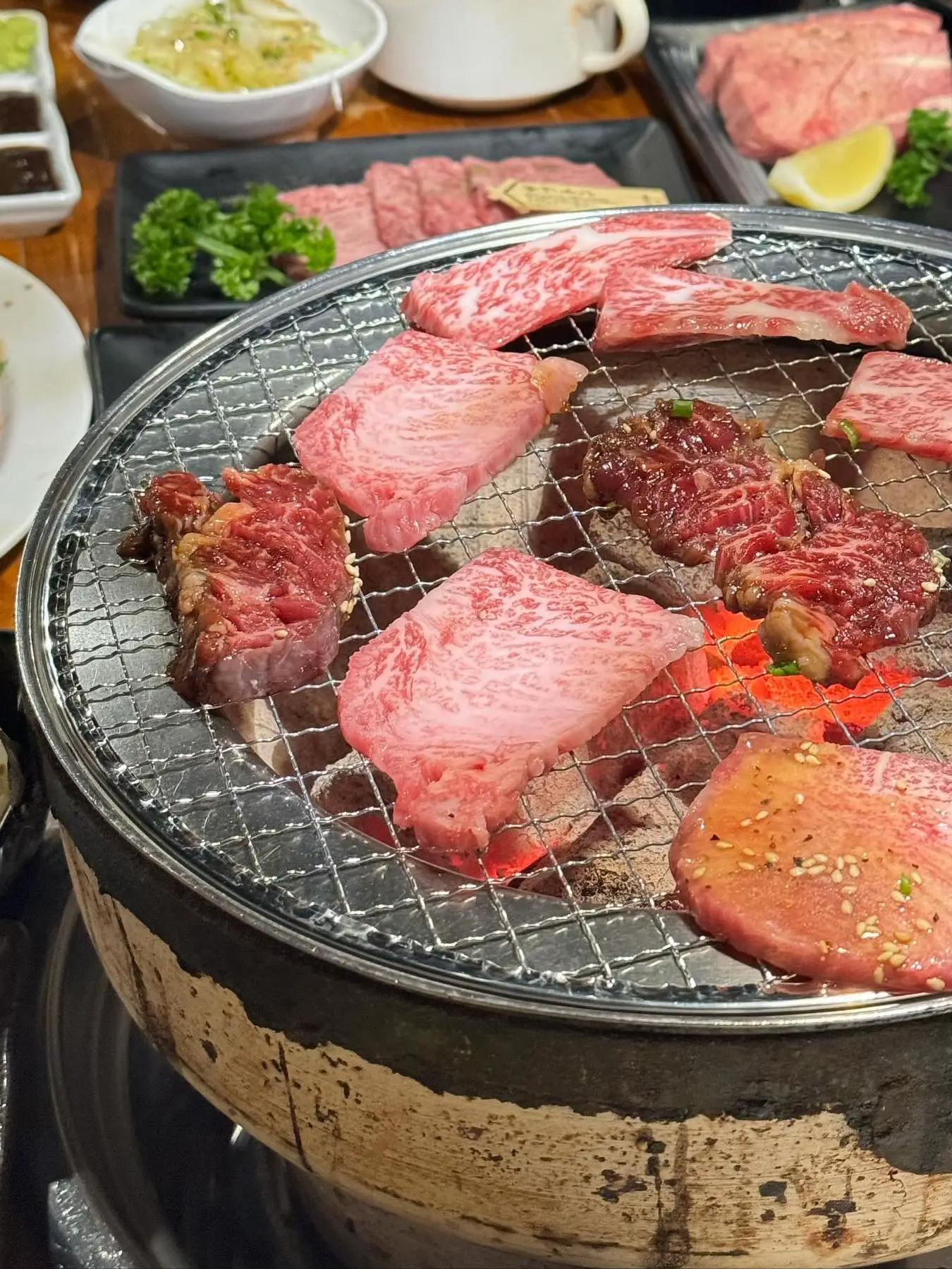 ใครสาย Yakiniku ต้องห้ามพลาด เนื้อละลายในปากของจริง | แกลเลอรีที่โพสต์ ...
