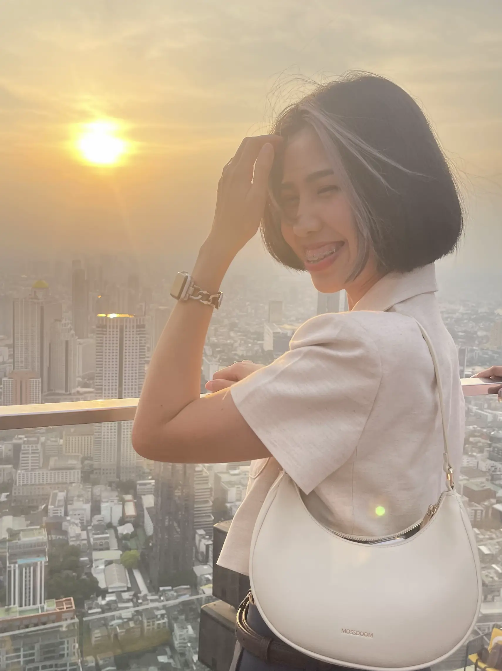 รีวิวขึ้นตึกมหานครด้วยงบหลักร้อย | แกลเลอรีที่โพสต์โดย Np.petch | Lemon8