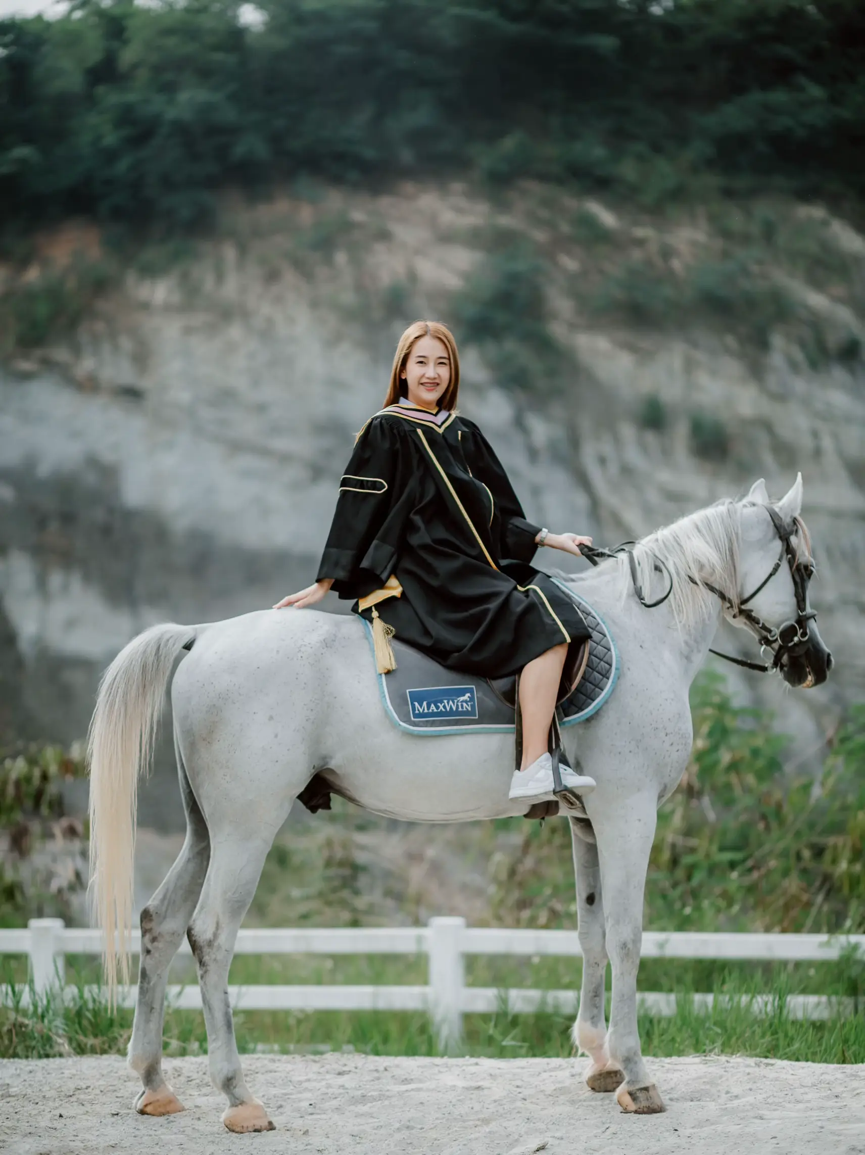 ถ่ายรูปรับปริญญานอกรอบเก๋ๆไม่เหมือนใคร | แกลเลอรีที่โพสต์โดย ns_maprang | Lemon8