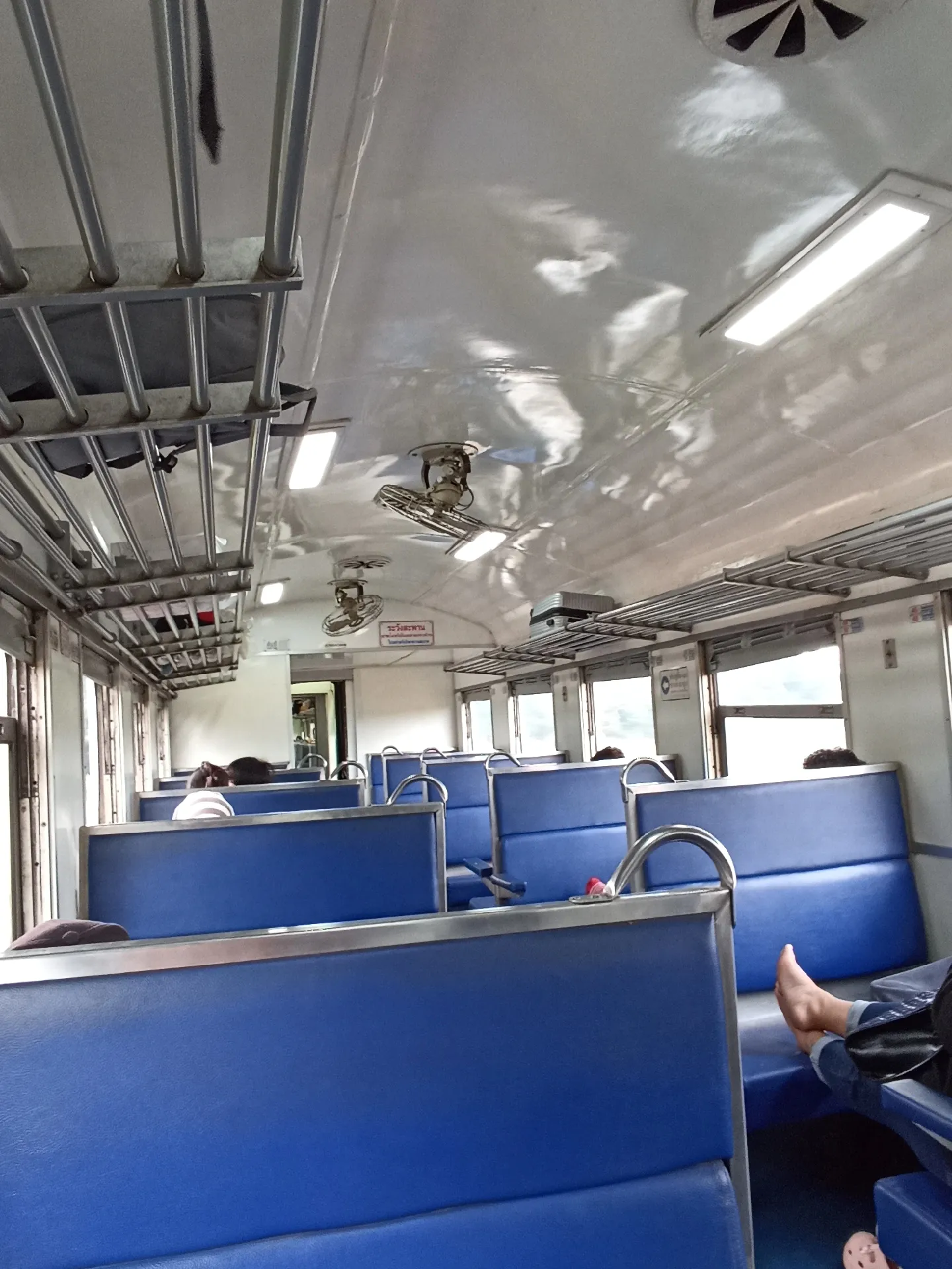 เปิดประสบการณ์นั่ง รถไฟชั้น 3 พัดลม แกลเลอรีที่โพสต์โดย Muay 1900