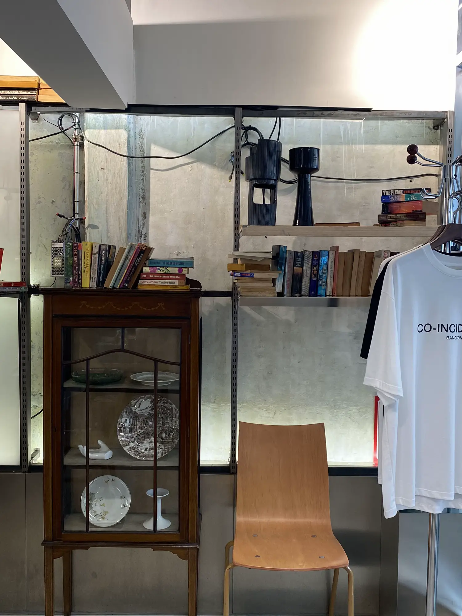 คาเฟ่โฮมมี่ใจกลางสยาม บรรยากาศอบอุ่นสุด ๆ !🪑☕️⭐️ | แกลเลอรีที่โพสต์โดย mellowbeano | Lemon8