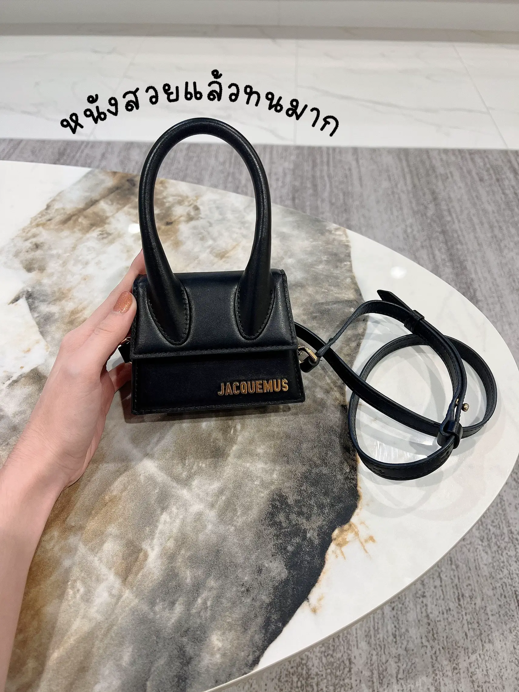 JACQUEMUS เป๋าใบจิ๋ว🖤 | แกลเลอรีที่โพสต์โดย Bella | Lemon8