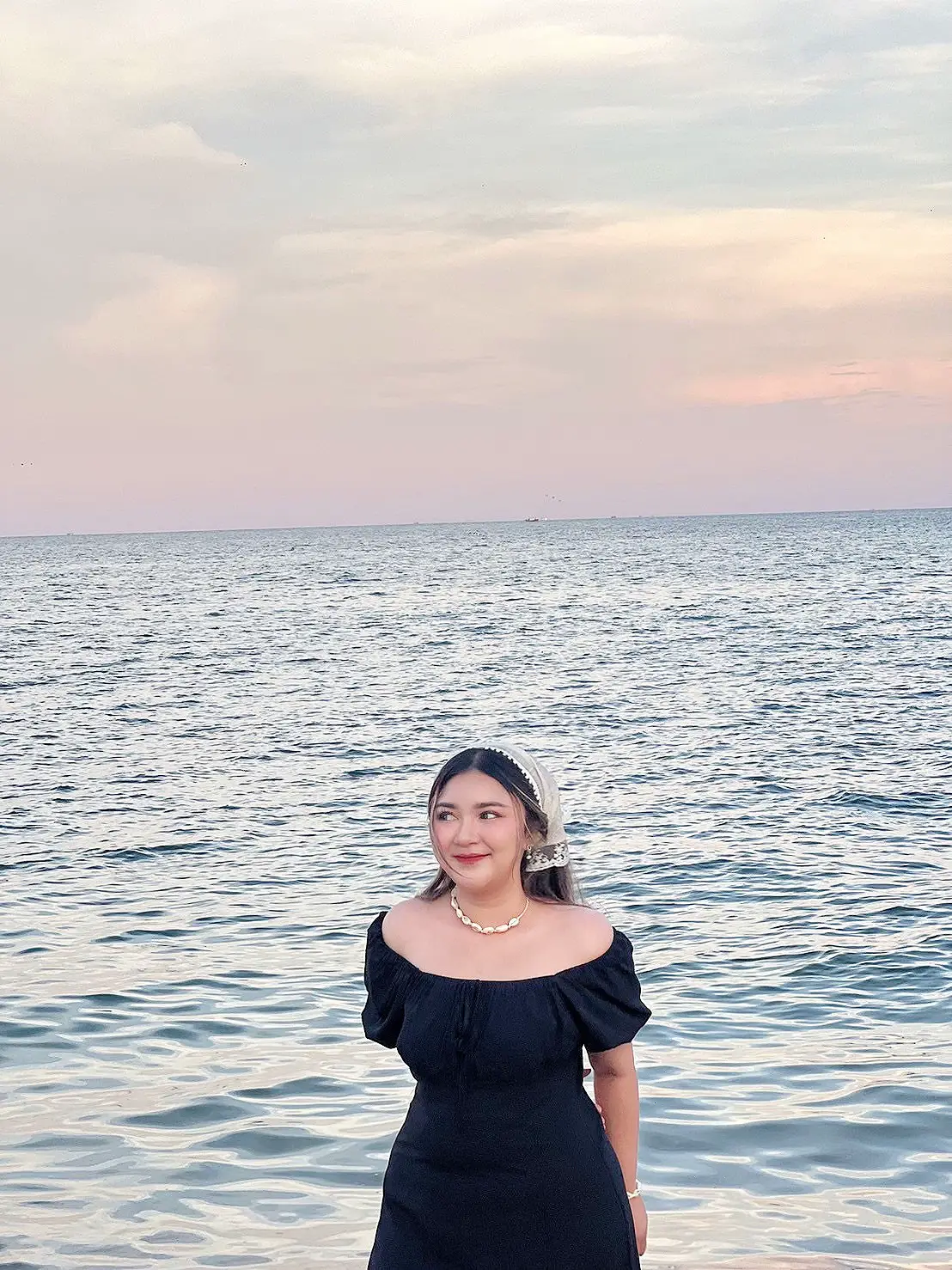 แชร์ไอเดีย ถ่ายรูปริมทะเล ฉบับสาวอวบ | แกลเลอรีที่โพสต์โดย Rawin B. | Lemon8