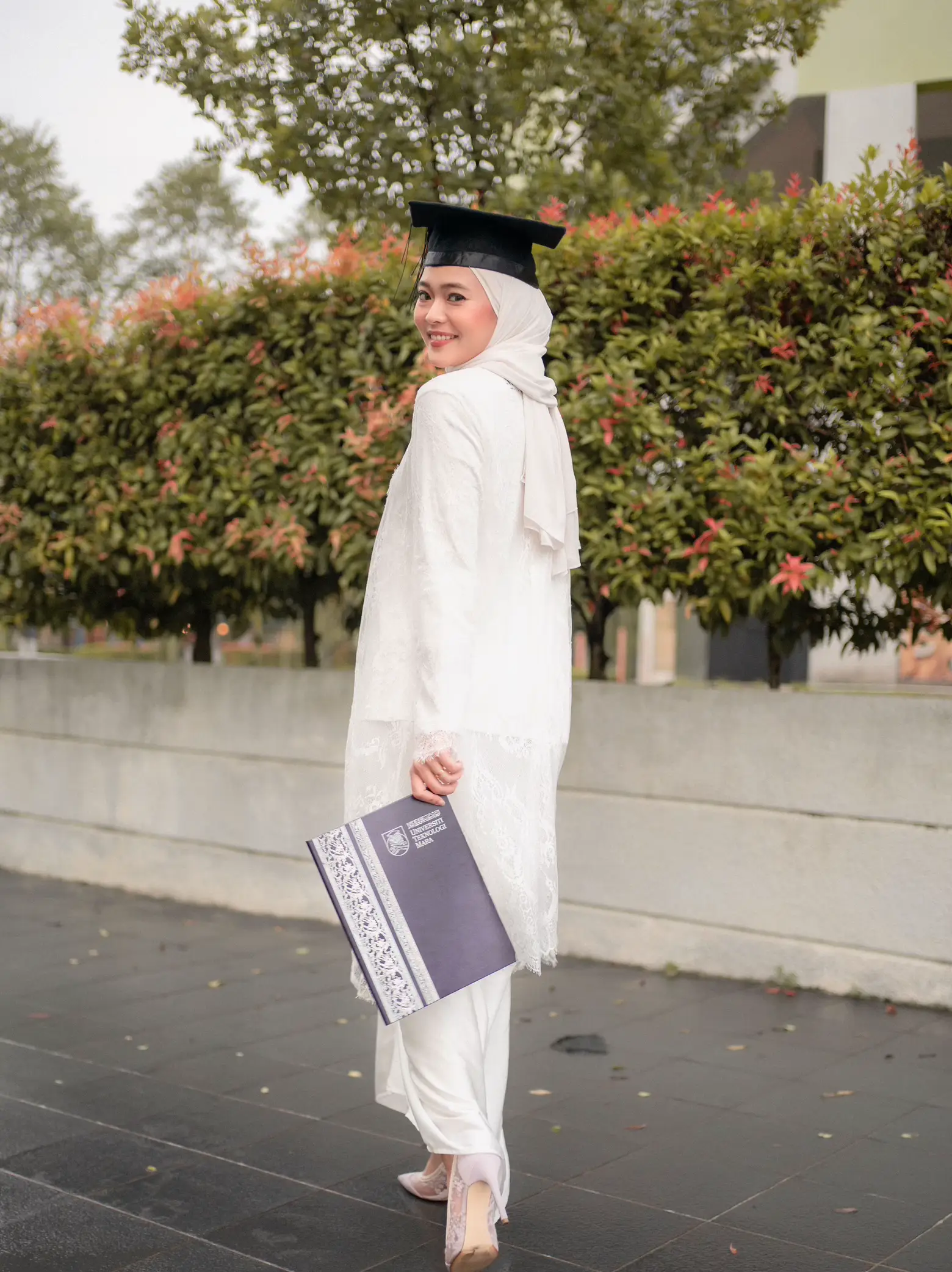 Pre Convocation Shoot Ideas | Galeri disiarkan oleh qissyazid | Lemon8