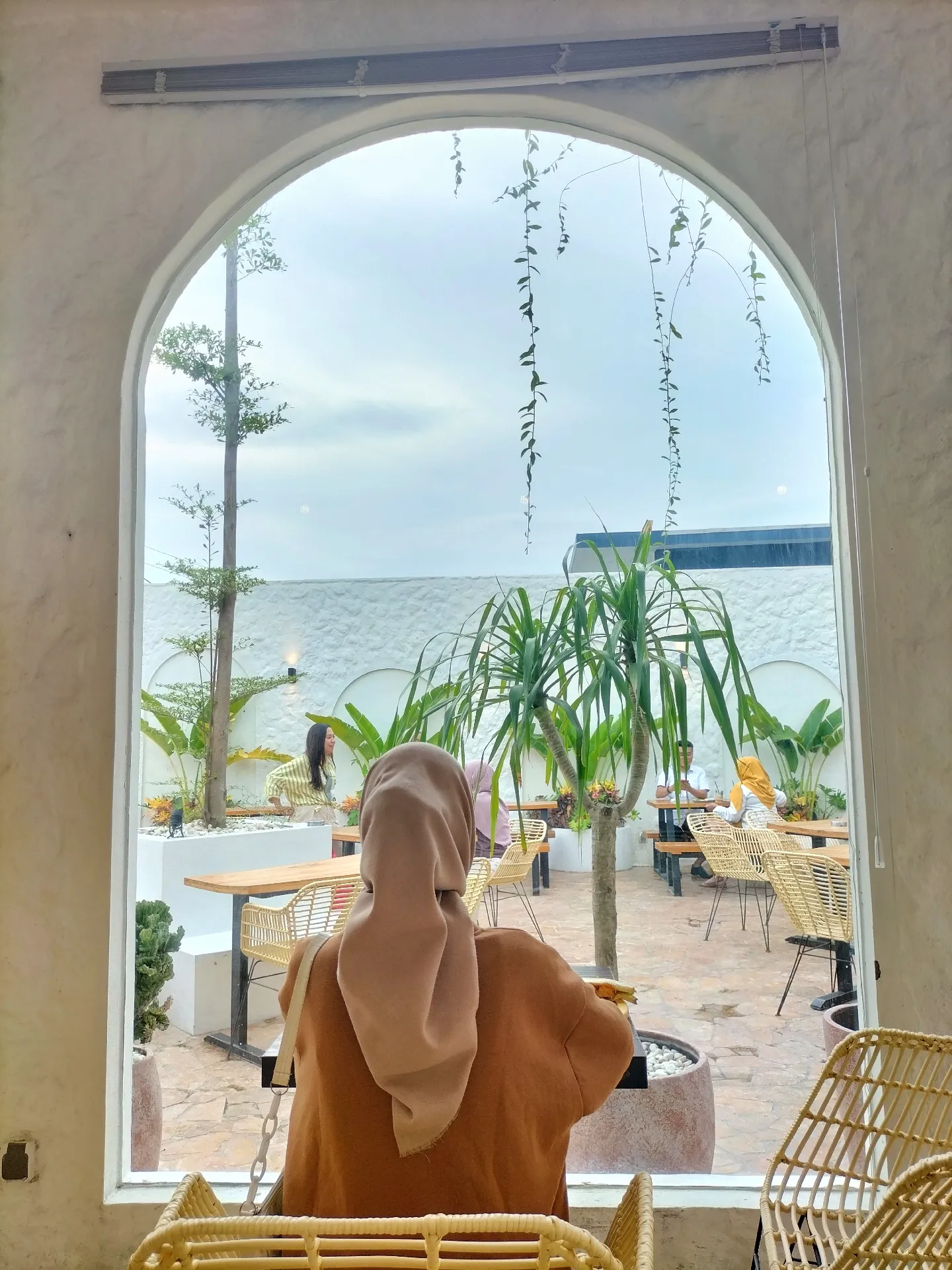 Pose Ideas For Introvert | Galeri diposting oleh miranda | Lemon8