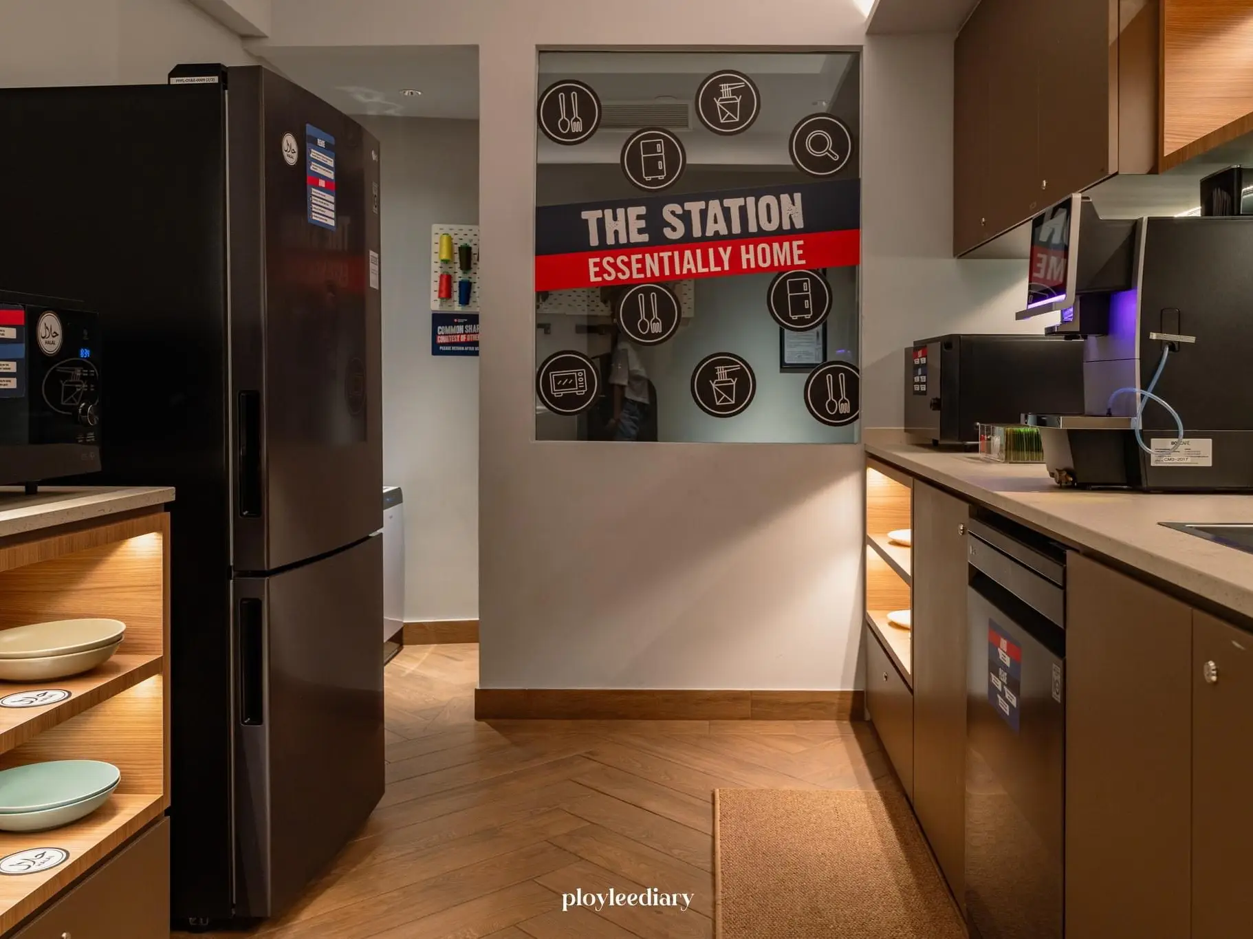 รีวิวที่พักสิงคโปร์ ใกล้ 𝗨𝗻𝗶𝘃𝗲𝗿𝘀𝗮𝗹 𝗦𝘁𝘂𝗱𝗶𝗼 | แกลเลอรีที่โพสต์โดย Ploylee Diary | Lemon8