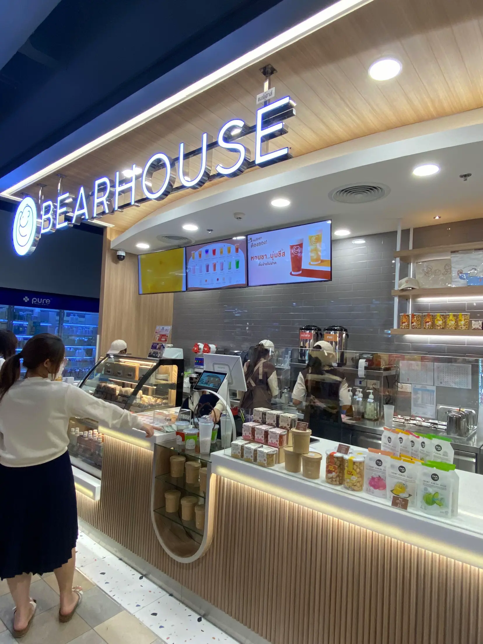 BEARHOUSE บุกสามย่าน!!🤩🤚🏻 | แกลเลอรีที่โพสต์โดย namegee | Lemon8
