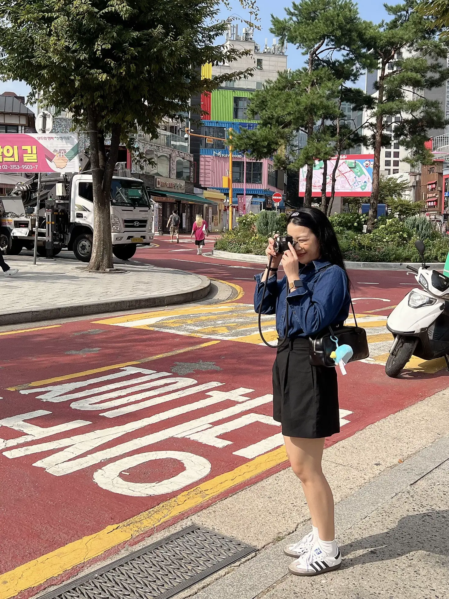 Samba OG สีขาว vs สีดำ (รุ่น 75th anniversary ) | แกลเลอรีที่โพสต์โดย Sobee.story 🎀 | Lemon8