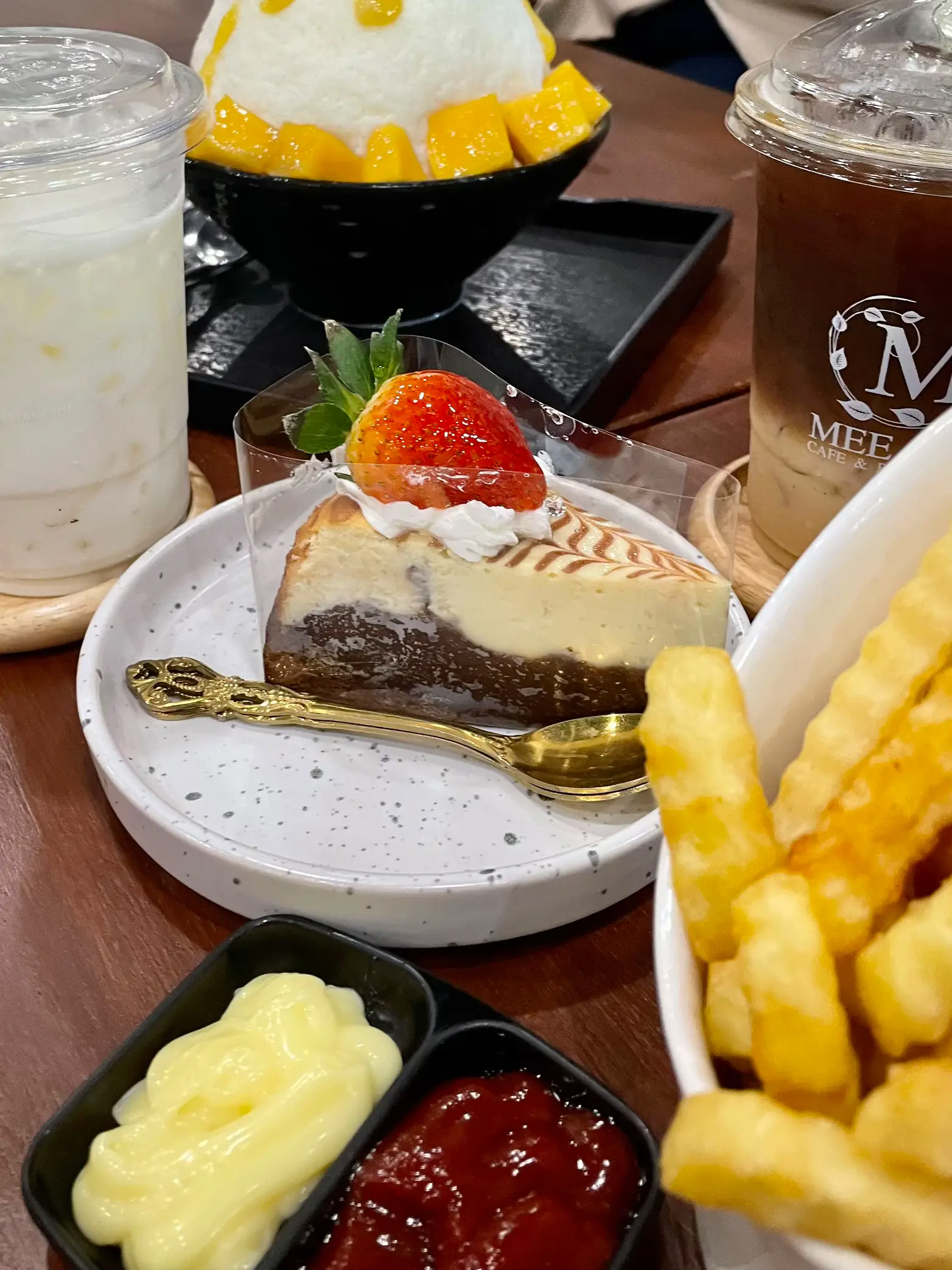 Mee Mai Cafe & Restaurant | แกลเลอรีที่โพสต์โดย Ttonkhaow.s | Lemon8