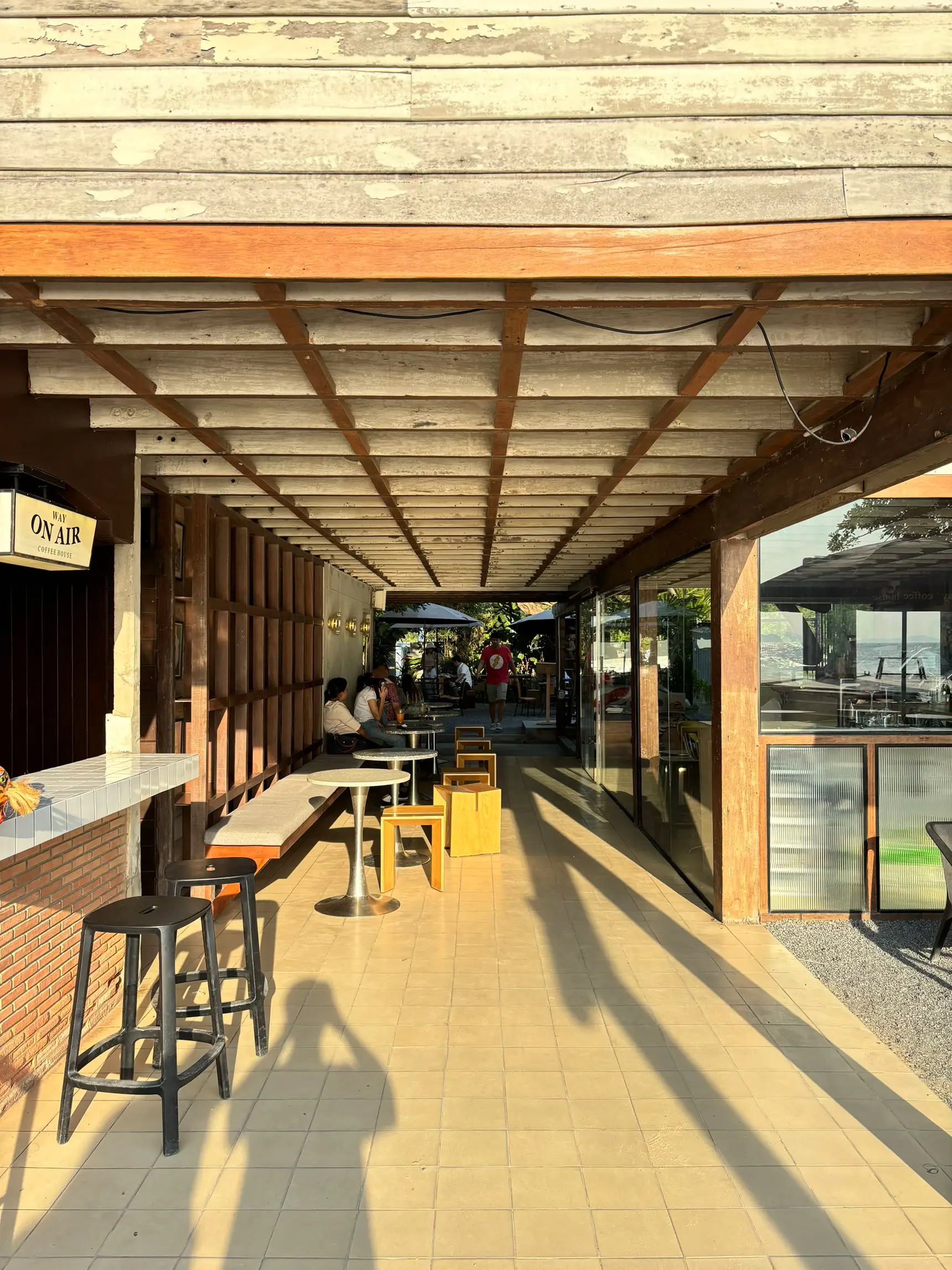 WAY COFEE HOUSE คาเฟ่ริมทะเล | แกลเลอรีที่โพสต์โดย patchtor | Lemon8