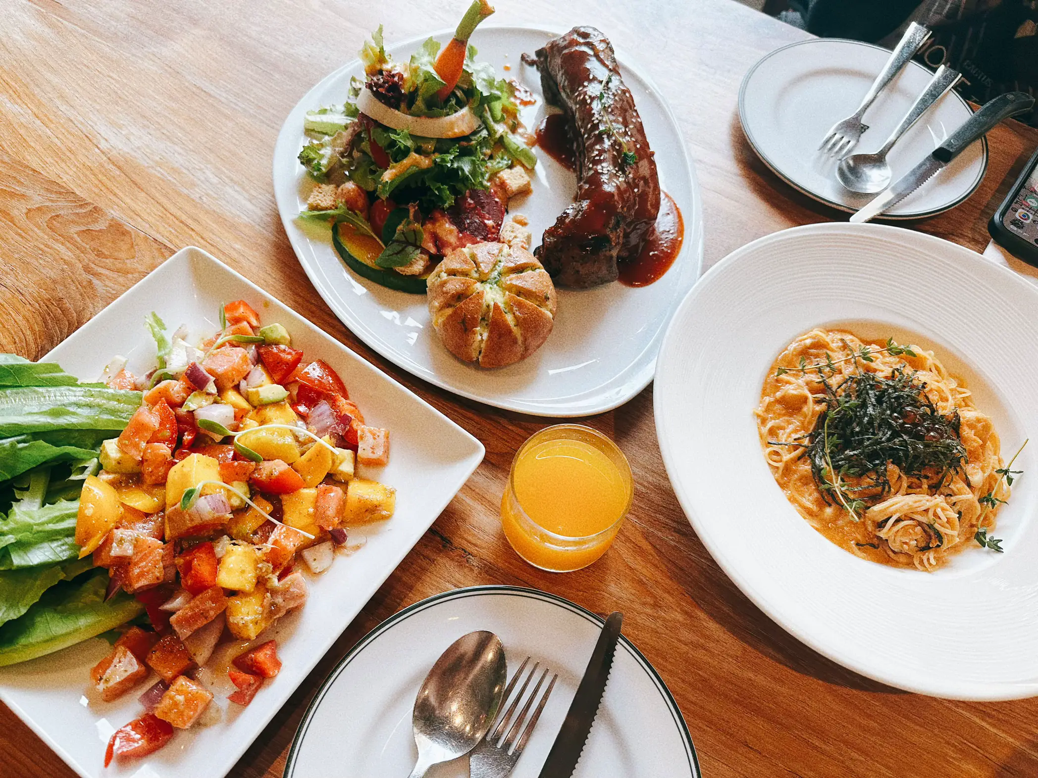 รีวิวโอ๋กะจู๋ สาขาสยาม🥬🥕🍅🍊 | แกลเลอรีที่โพสต์โดย KOOKKIK.H | Lemon8