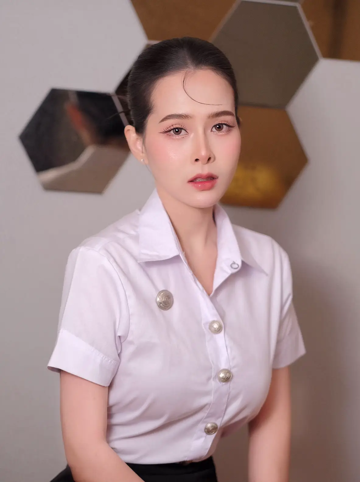 รีวิวแต่งหน้าทำผมรับปริญญา ฉ่ำๆ👩🏻‍🎓💐🥰 | แกลเลอรีที่โพสต์โดย KIB | Lemon8