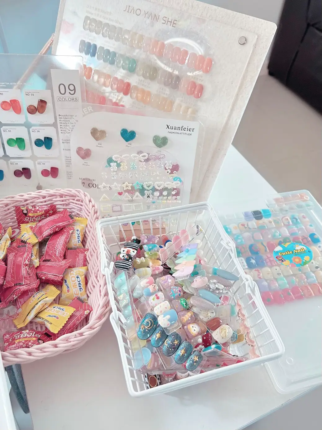 ลายเล็บใหม่ ต้อนรับปี2567 | แกลเลอรีที่โพสต์โดย สมอล สมาย | Lemon8