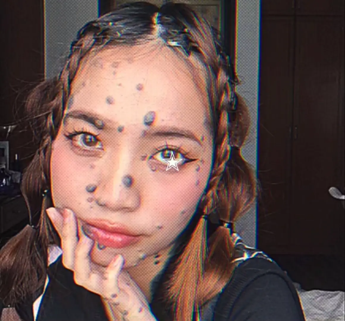 Y2K style 🎧 | Video diterbitkan oleh Evita Delmundo | Lemon8