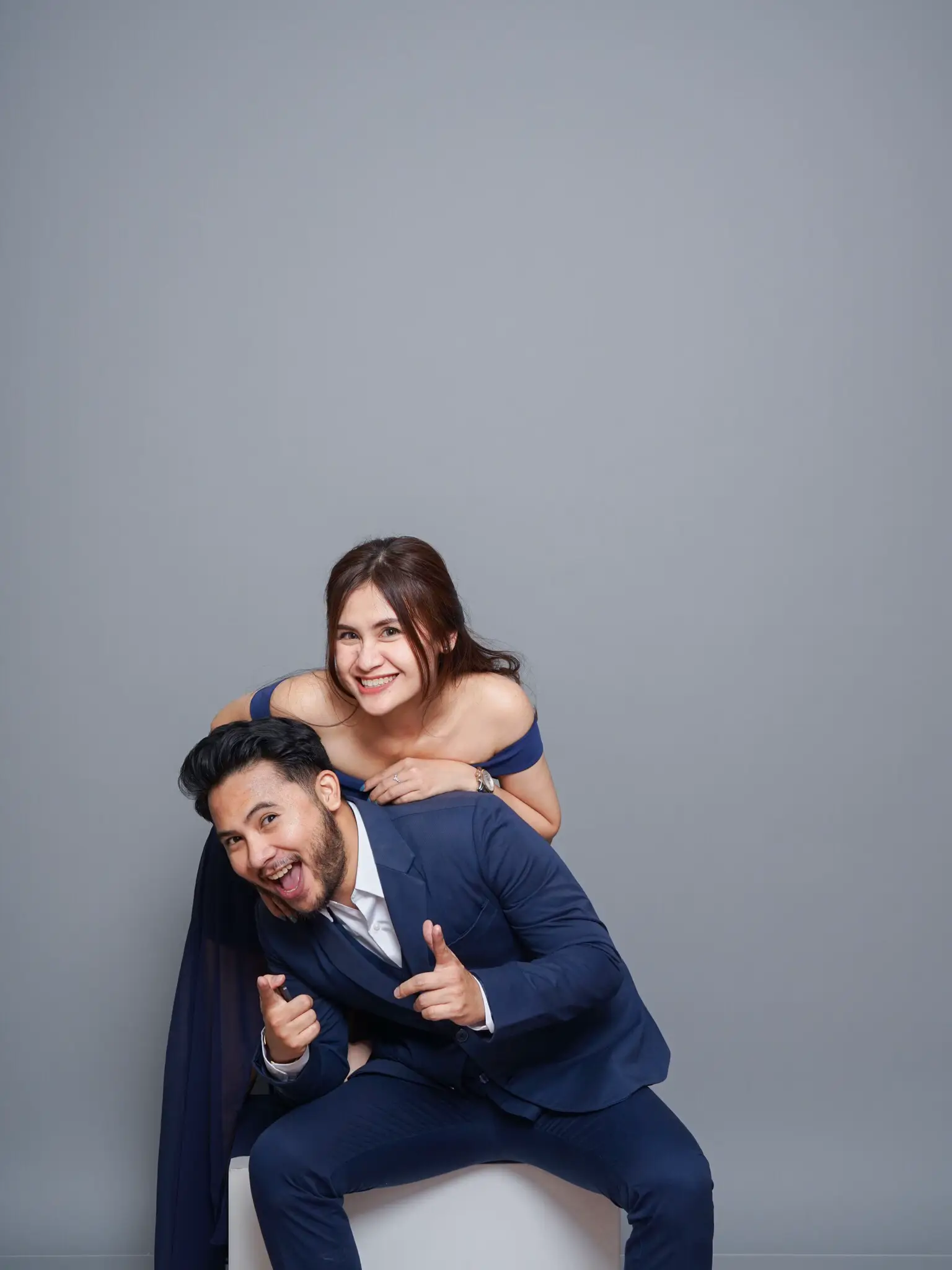 COUPLE POSES IDEAS | Ide Foto Pre-Wedding Simple💡 | Galeri diposting oleh with love, Lulu | Lemon8