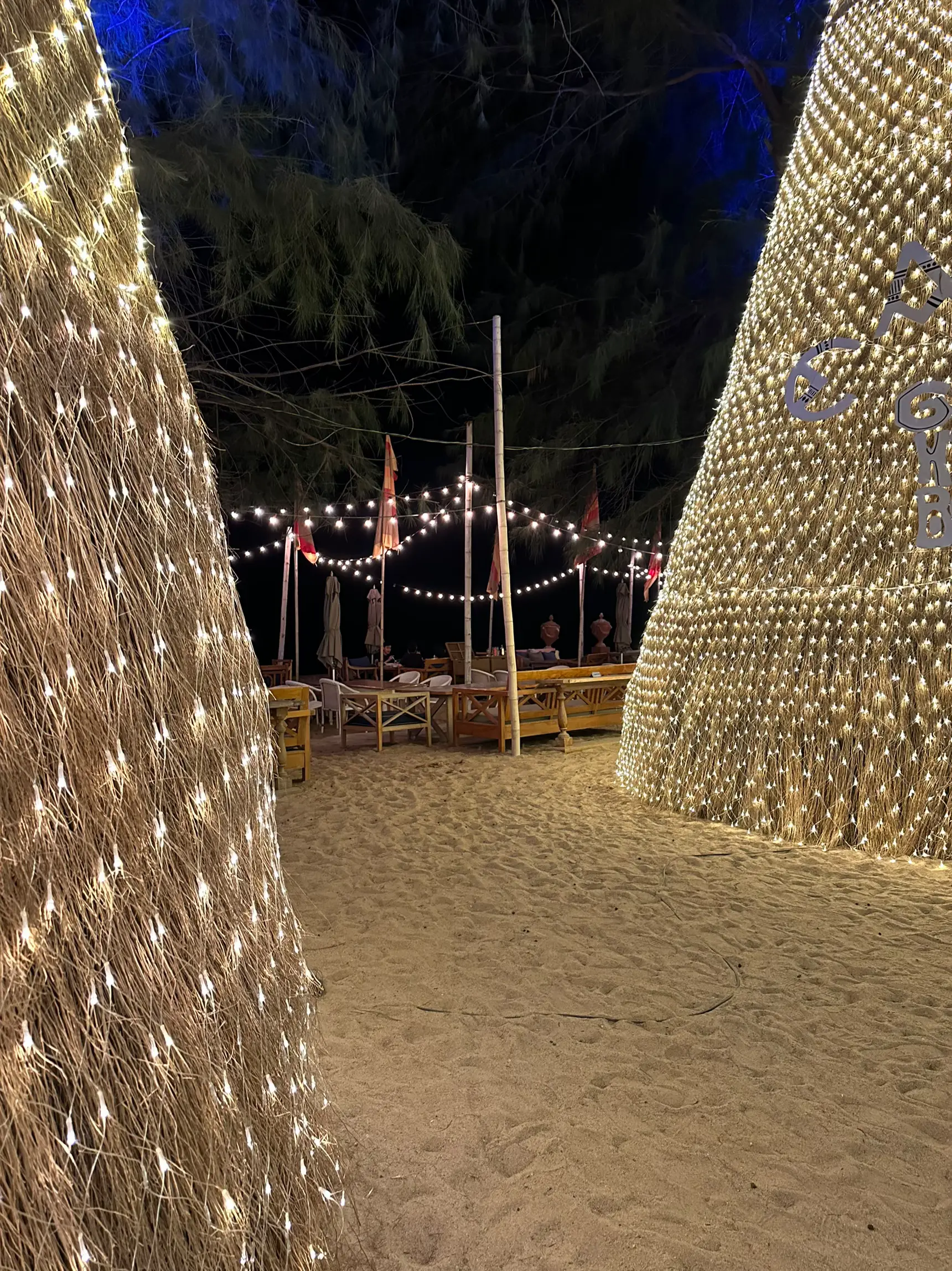 The Glass house boho, Pattaya ฉบับคนไปตอนกลางคืน🌴🍰🍹 | แกลเลอรีที่โพสต์ ...