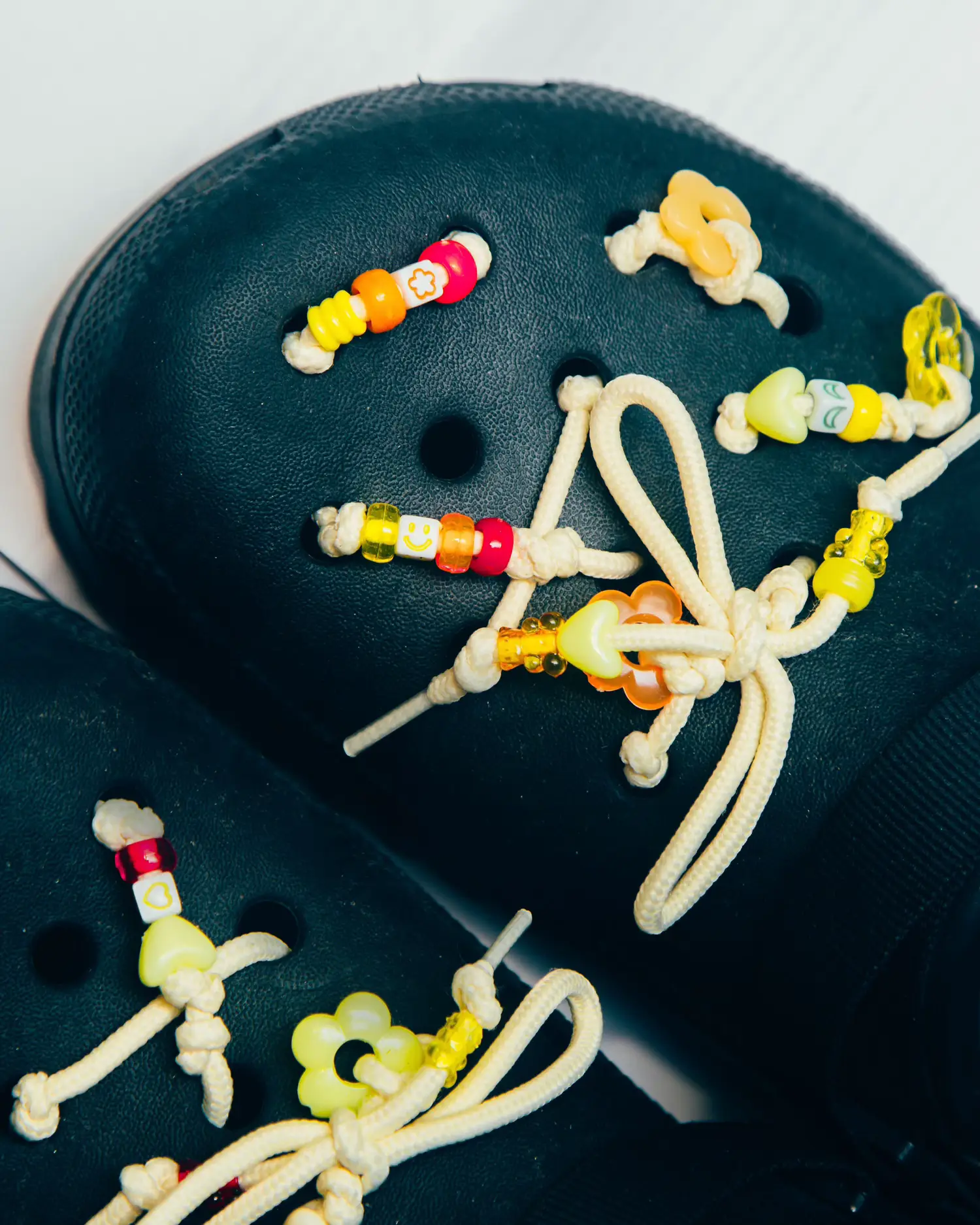 ไอเดียตกแต่ง CROCS ที่ไม่ใช่แค่ติด Jibbitz | แกลเลอรีที่โพสต์โดย ...