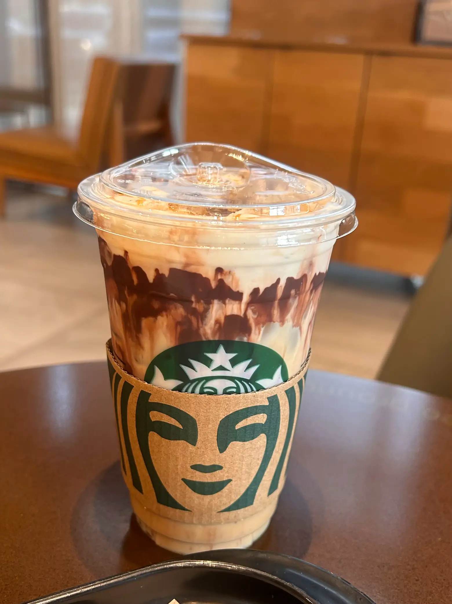 มาลองเค้กตัวใหม่ที่ Starbucks กัน 🍰 | แกลเลอรีที่โพสต์โดย Davika J. | Lemon8