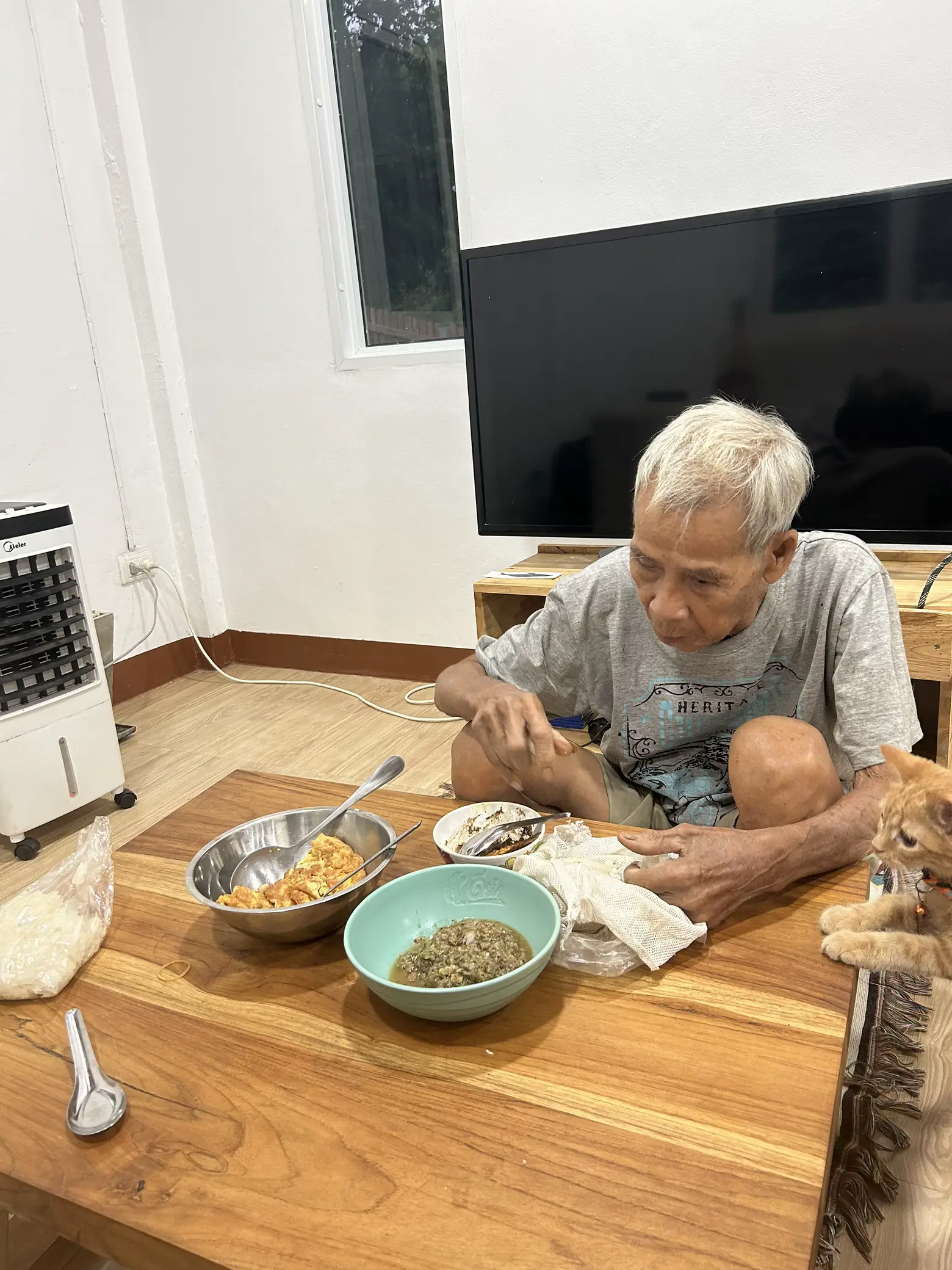 My hom ซีวิตที่อยู่กับแมวและปู่ | แกลเลอรีที่โพสต์โดย My hom | Lemon8